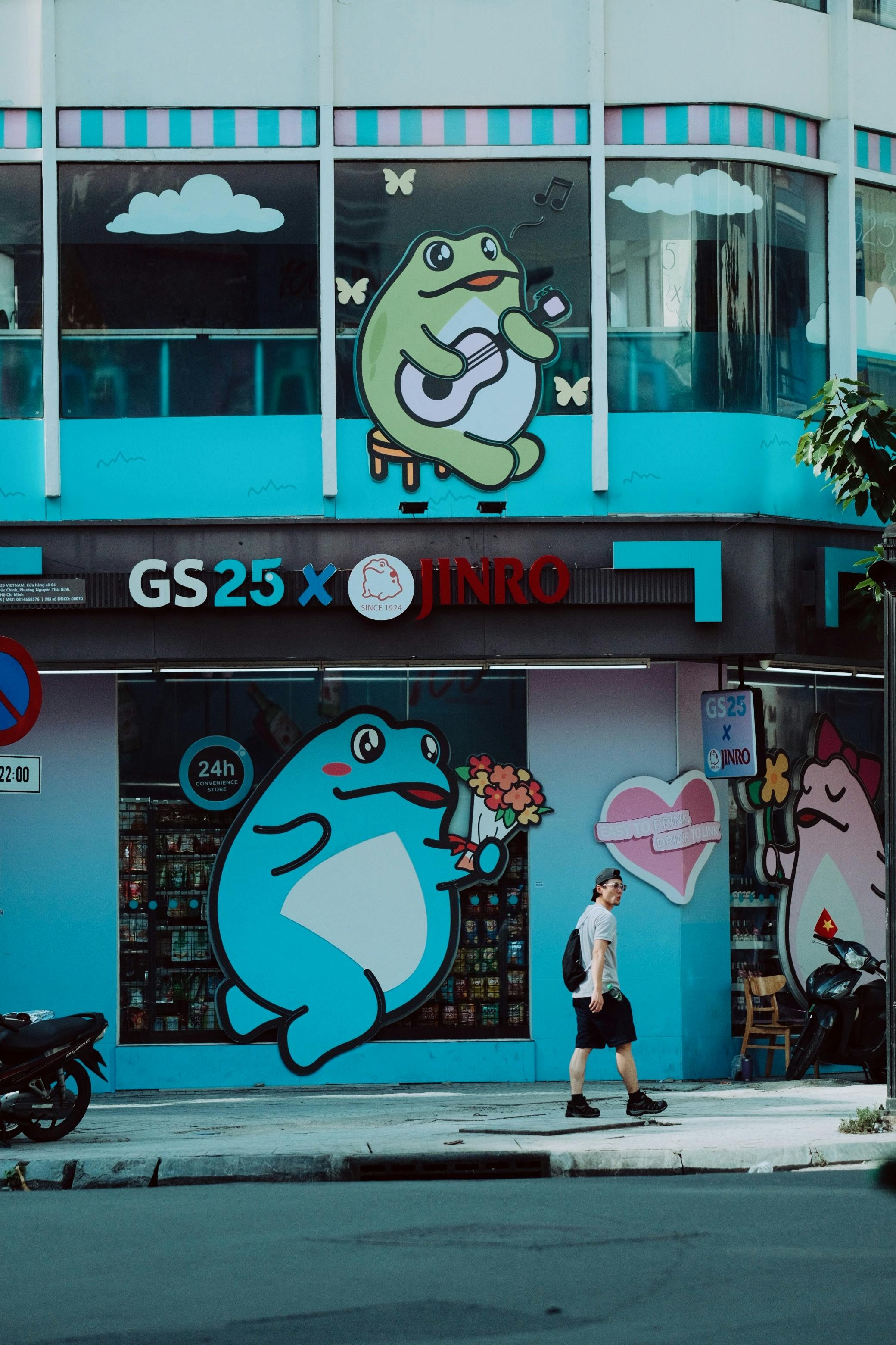 Colorful Urban Street Art with Frog Murals · Free Stock Photo