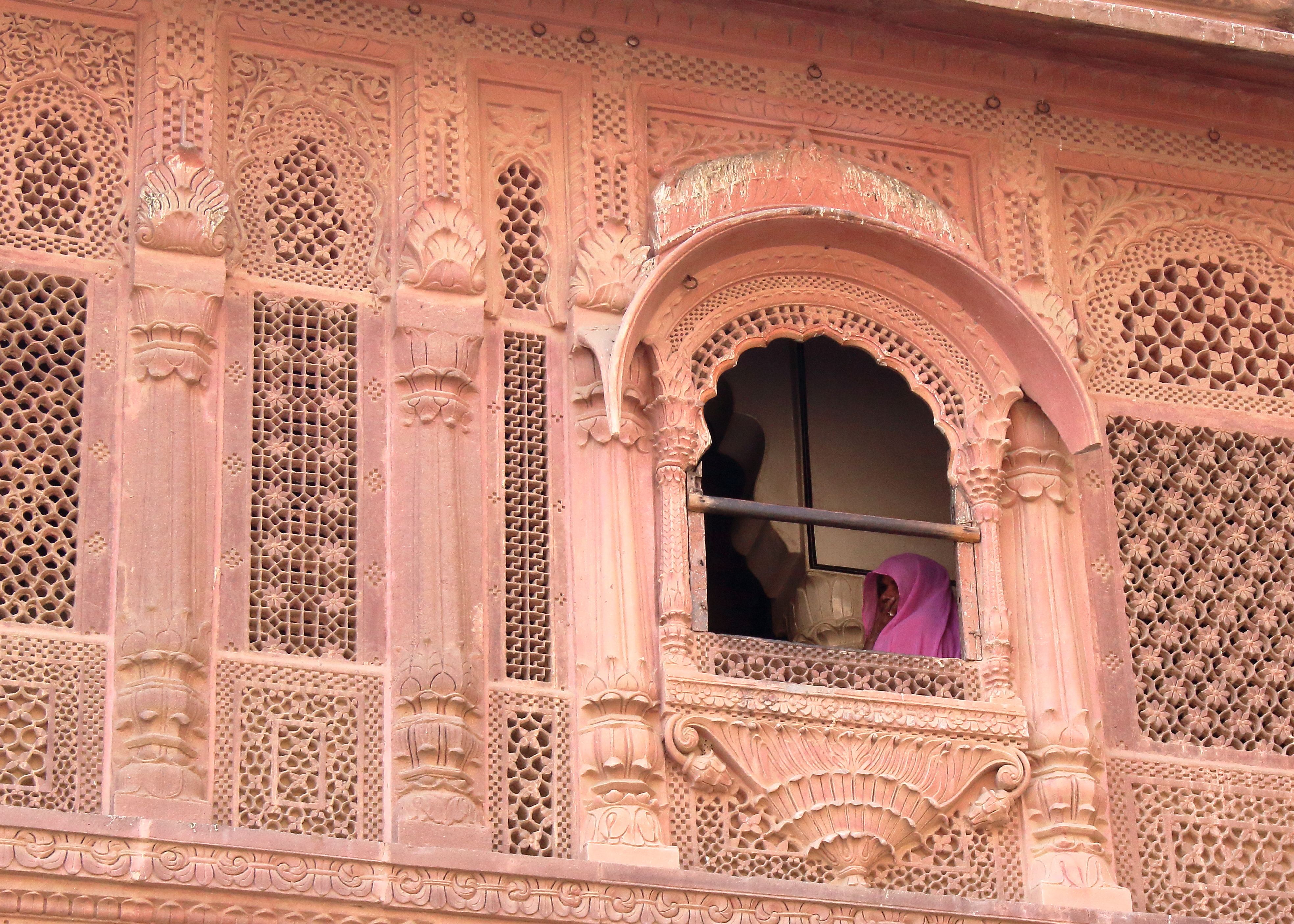 Traditional Architecture with Woman in Jodhpur · Free Stock Photo