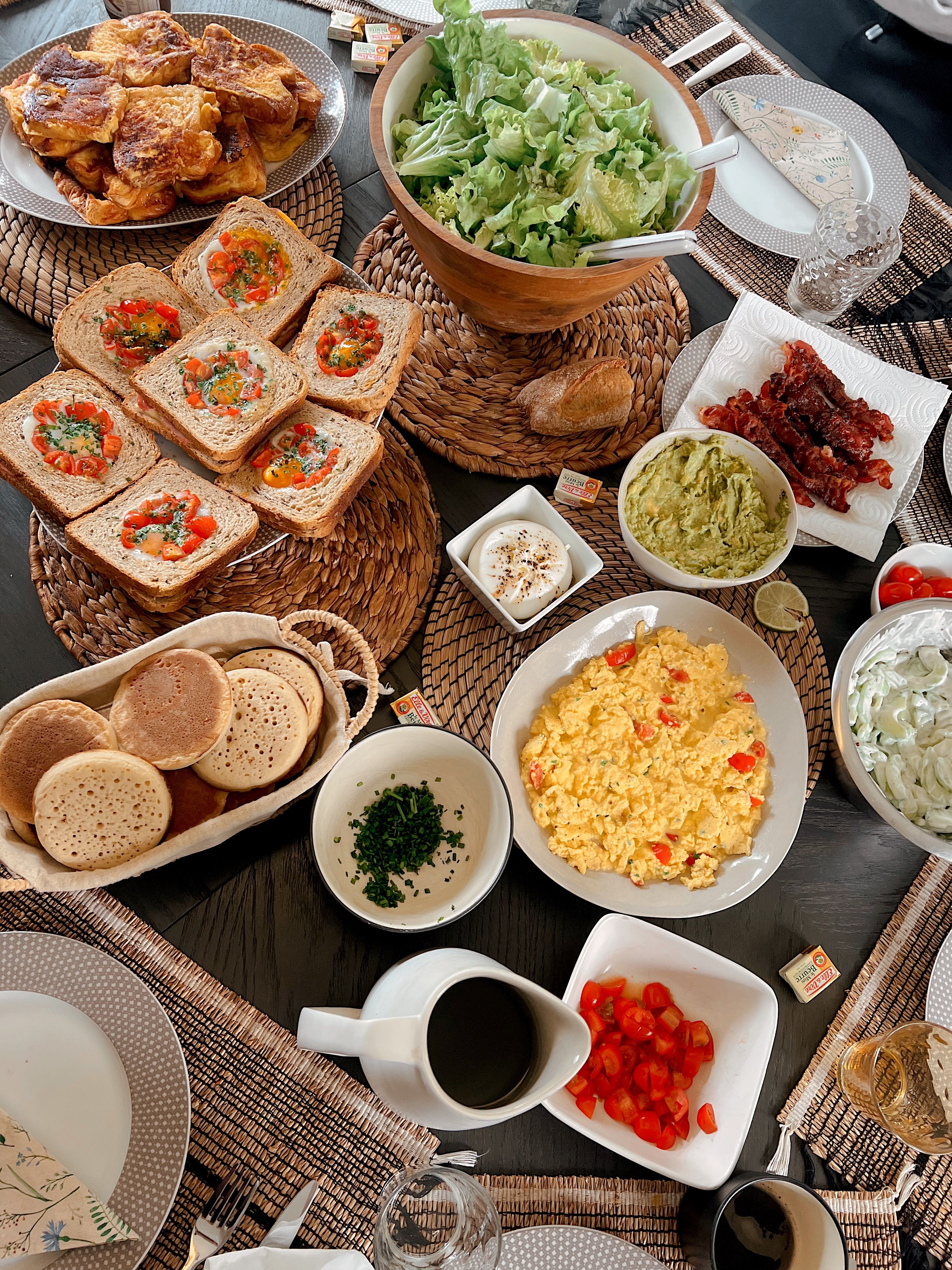 Delicious Breakfast Spread with Diverse Dishes · Free Stock Photo