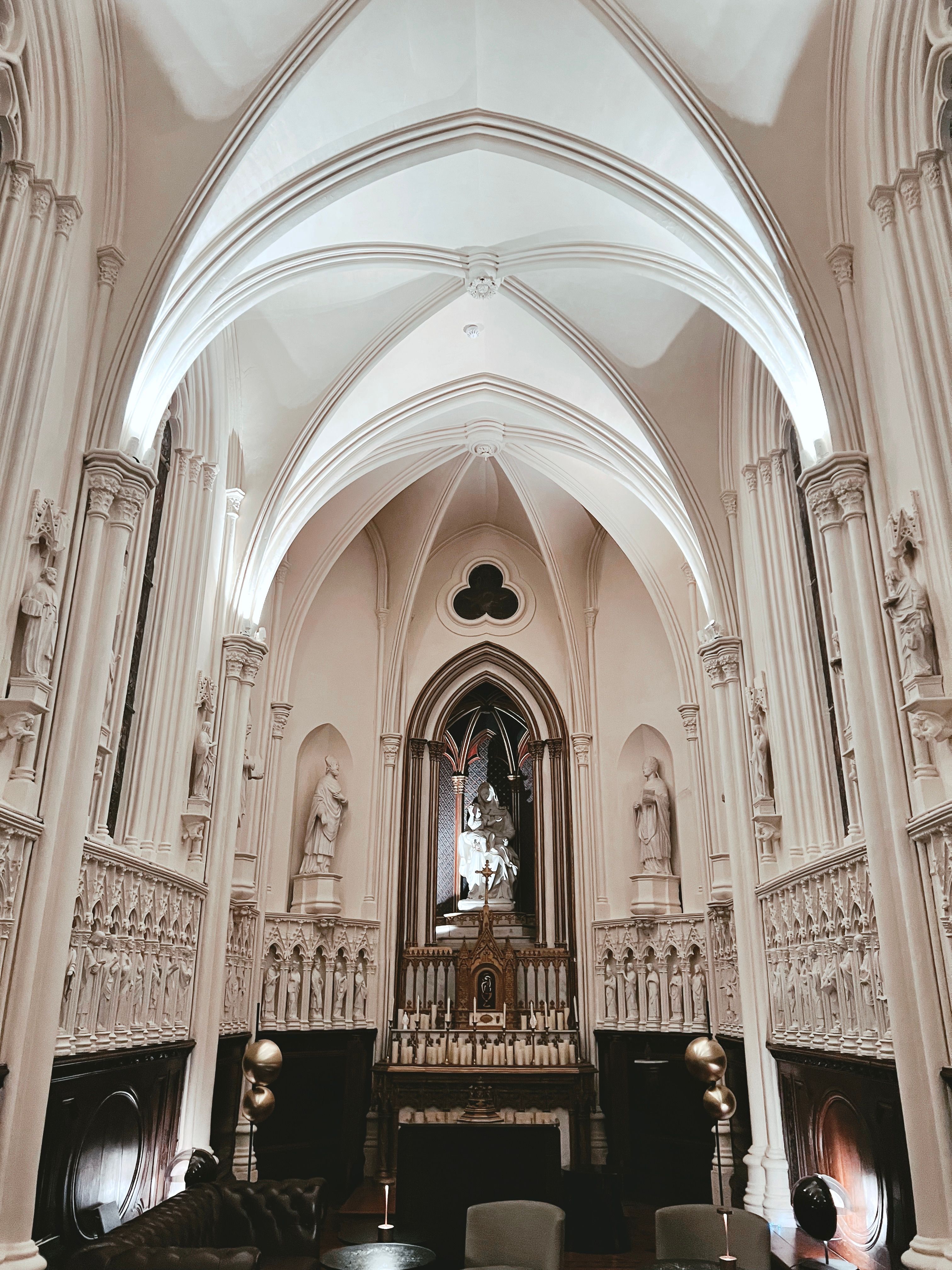 Gothic Cathedral Interior with Grand Arches · Free Stock Photo