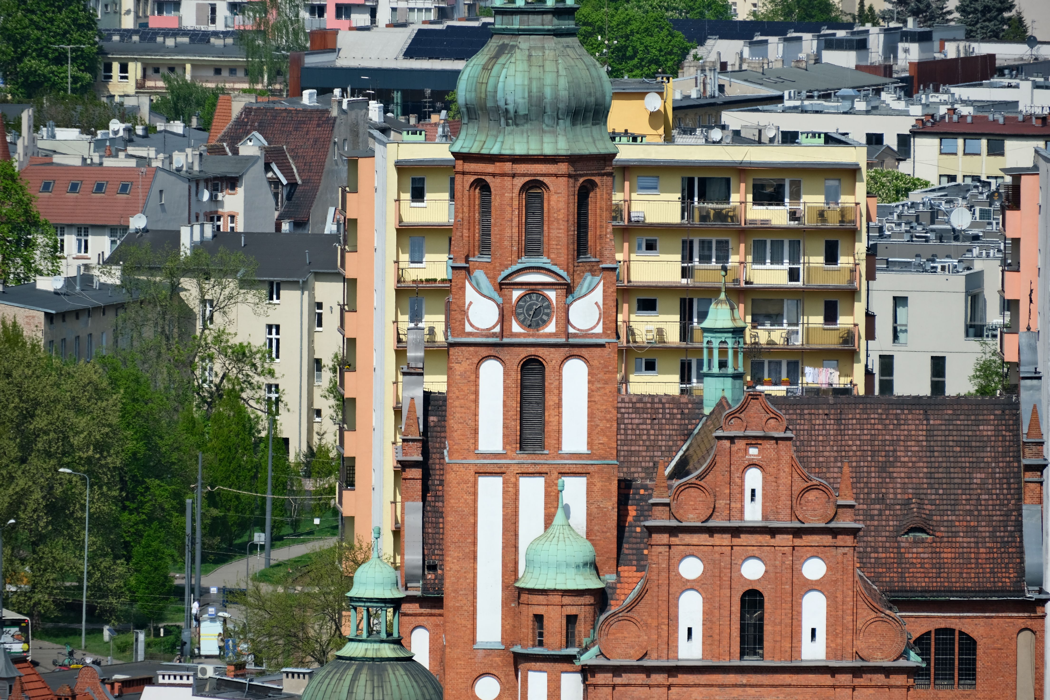 Historic Red Brick Church with Urban Backdrop · Free Stock Photo