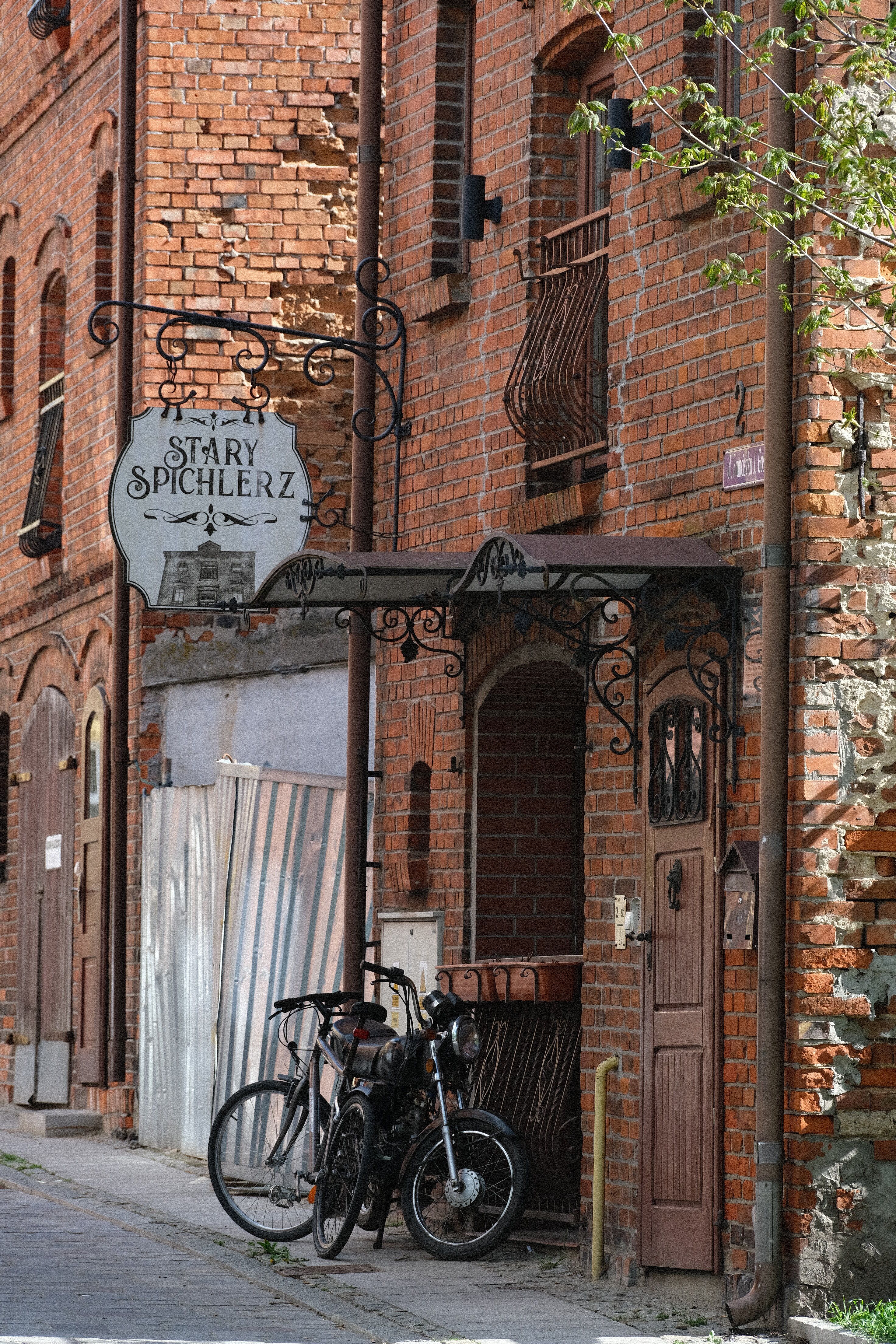 Rustic European Street Scene with Bicycles · Free Stock Photo