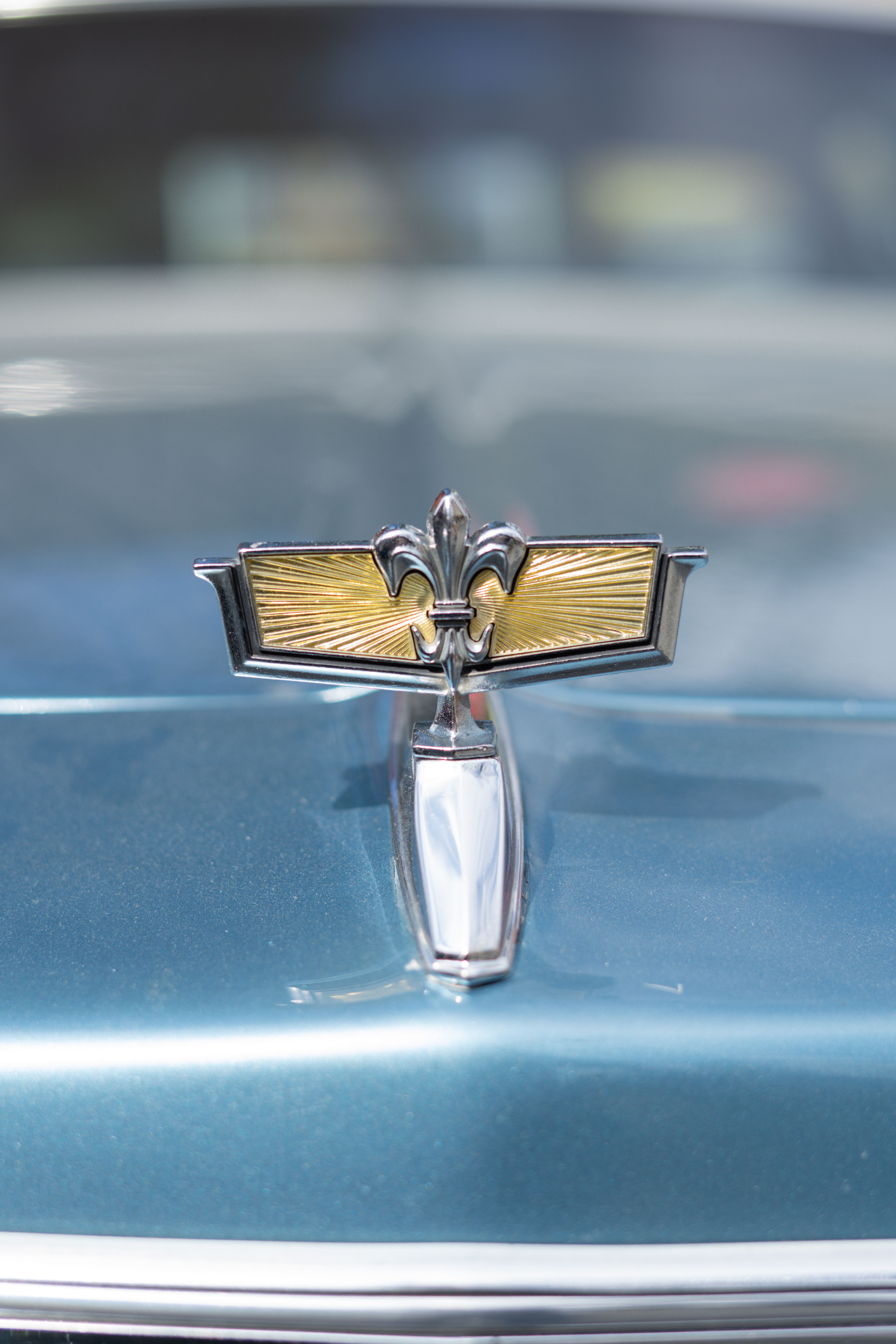 Vintage Car Emblem on Classic Blue Hood · Free Stock Photo