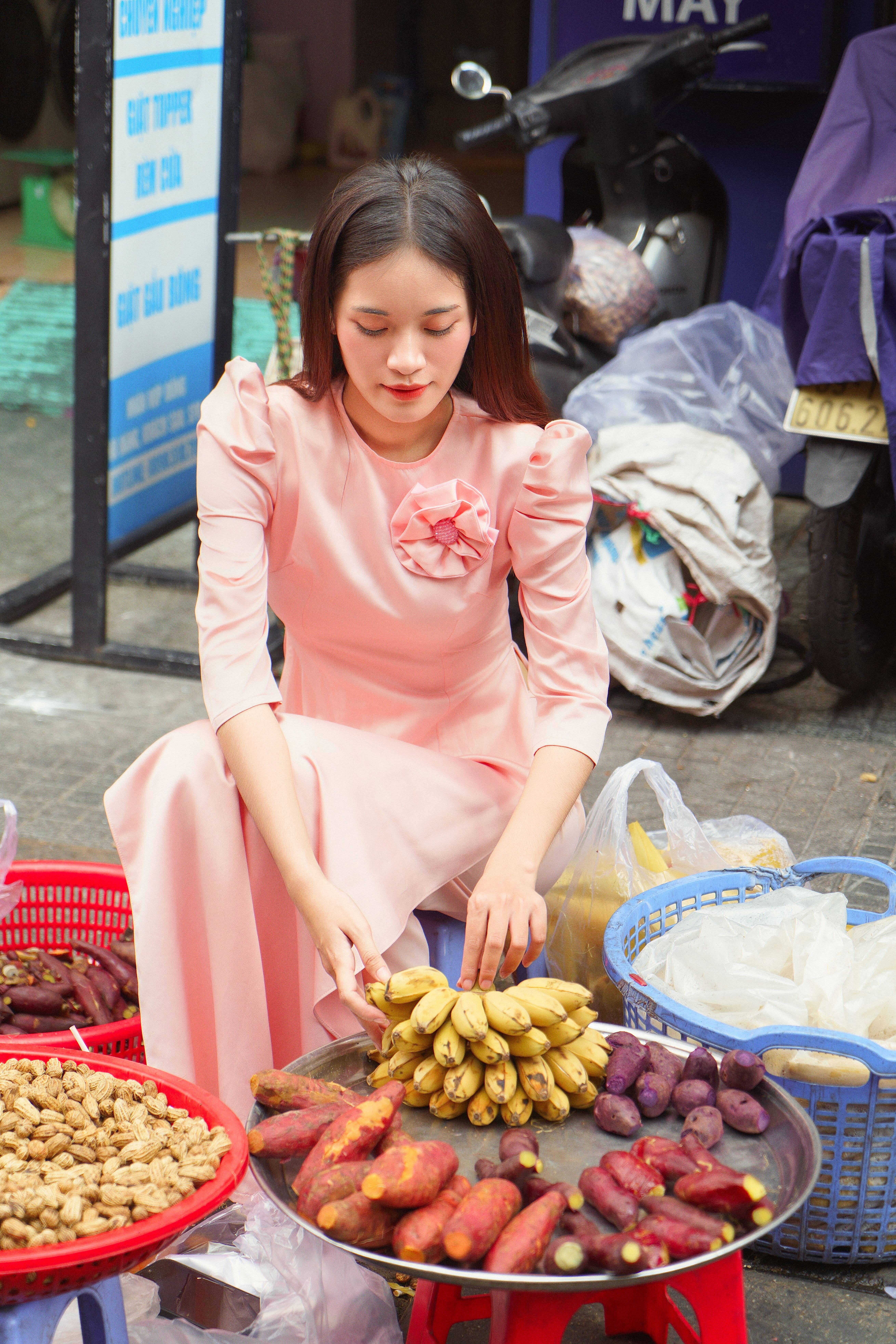 Traditional Street Vendor in Ho Chi Minh City · Free Stock Photo