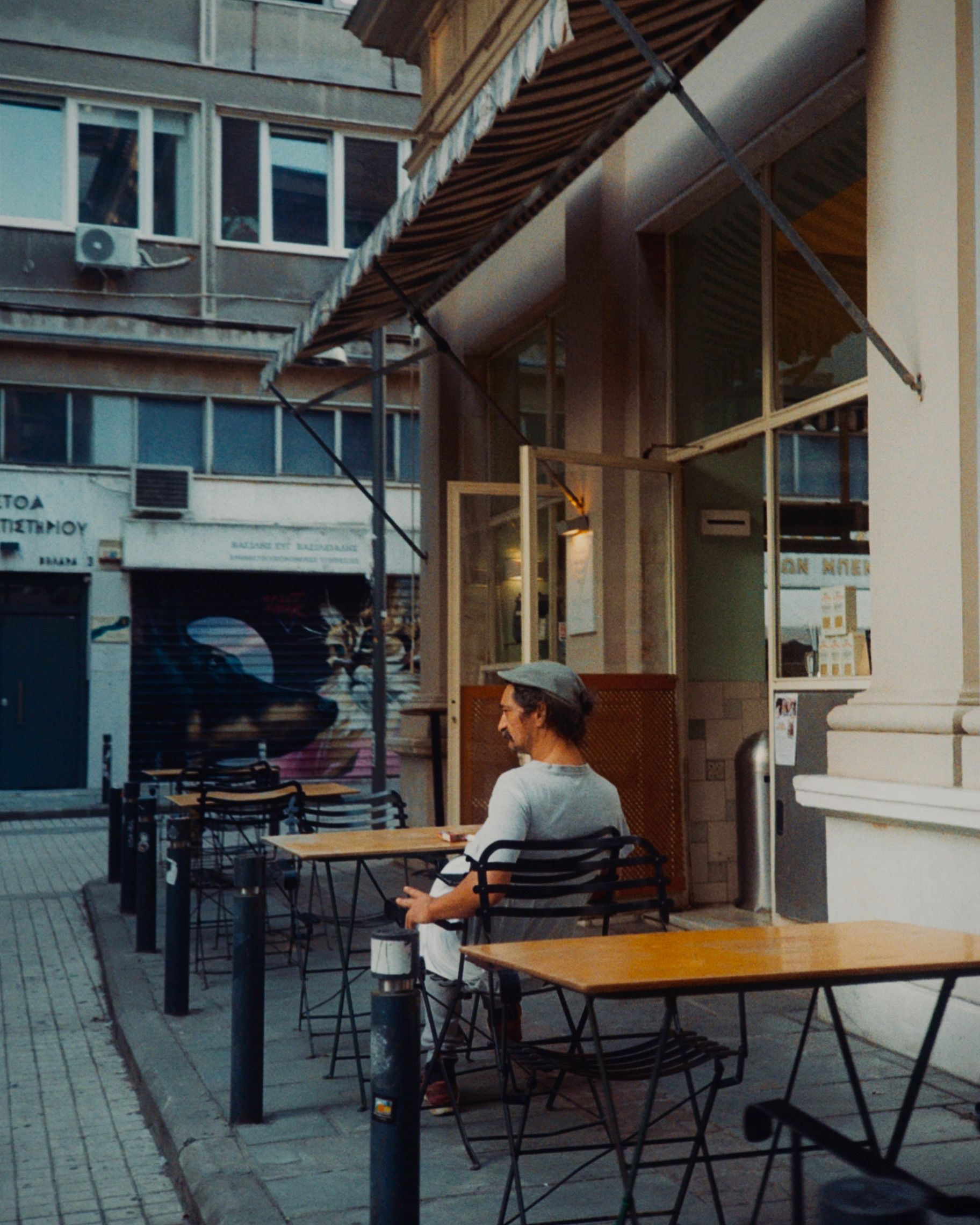 Casual Street Cafe Seating in Thessaloniki · Free Stock Photo