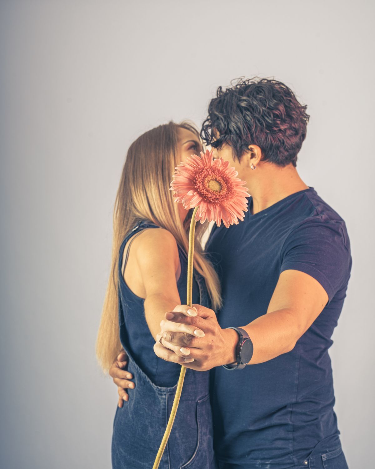 Couple With Flower Photos, Download The BEST Free Couple With Flower ...