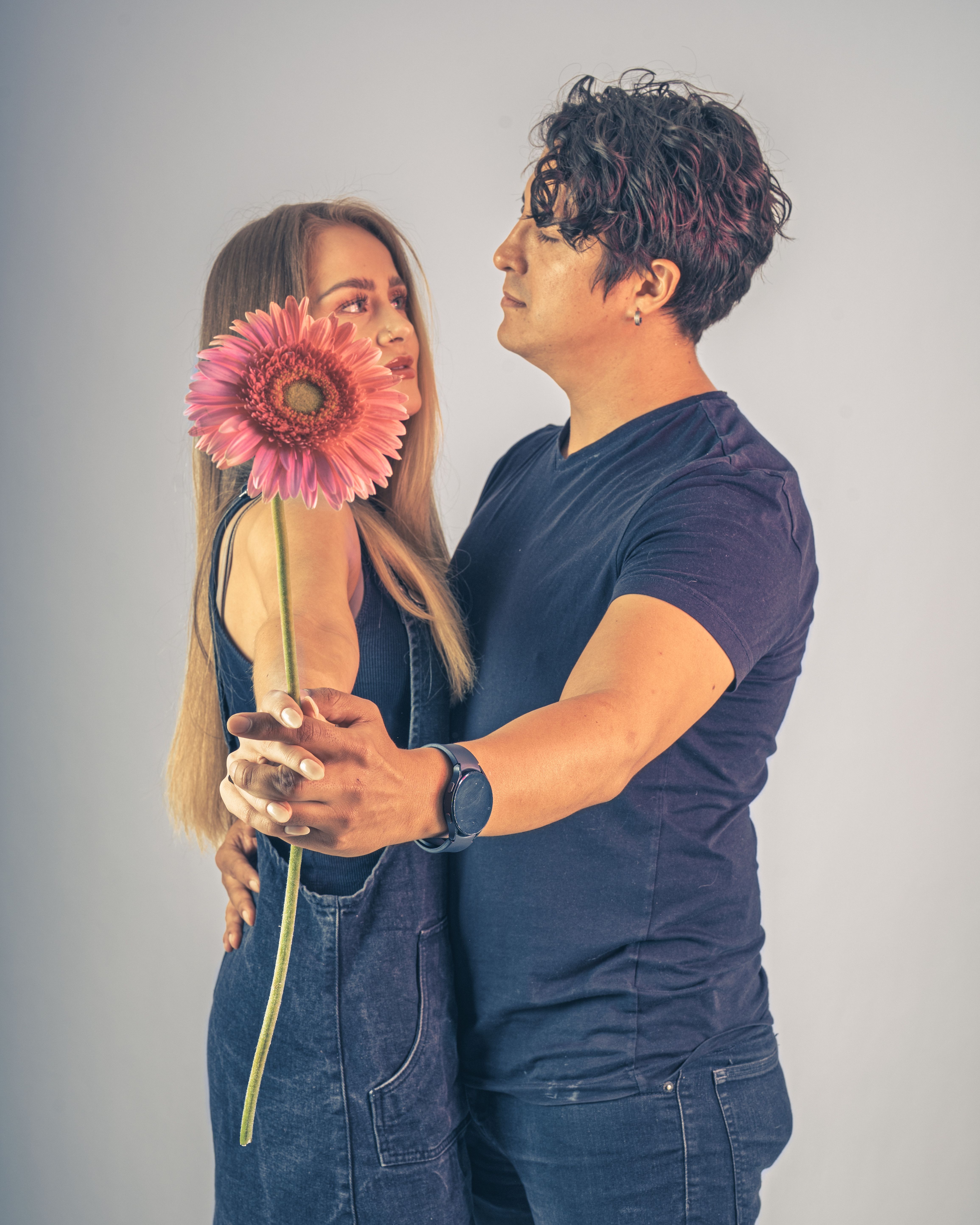 Couple With Flower Photos, Download The BEST Free Couple With Flower ...