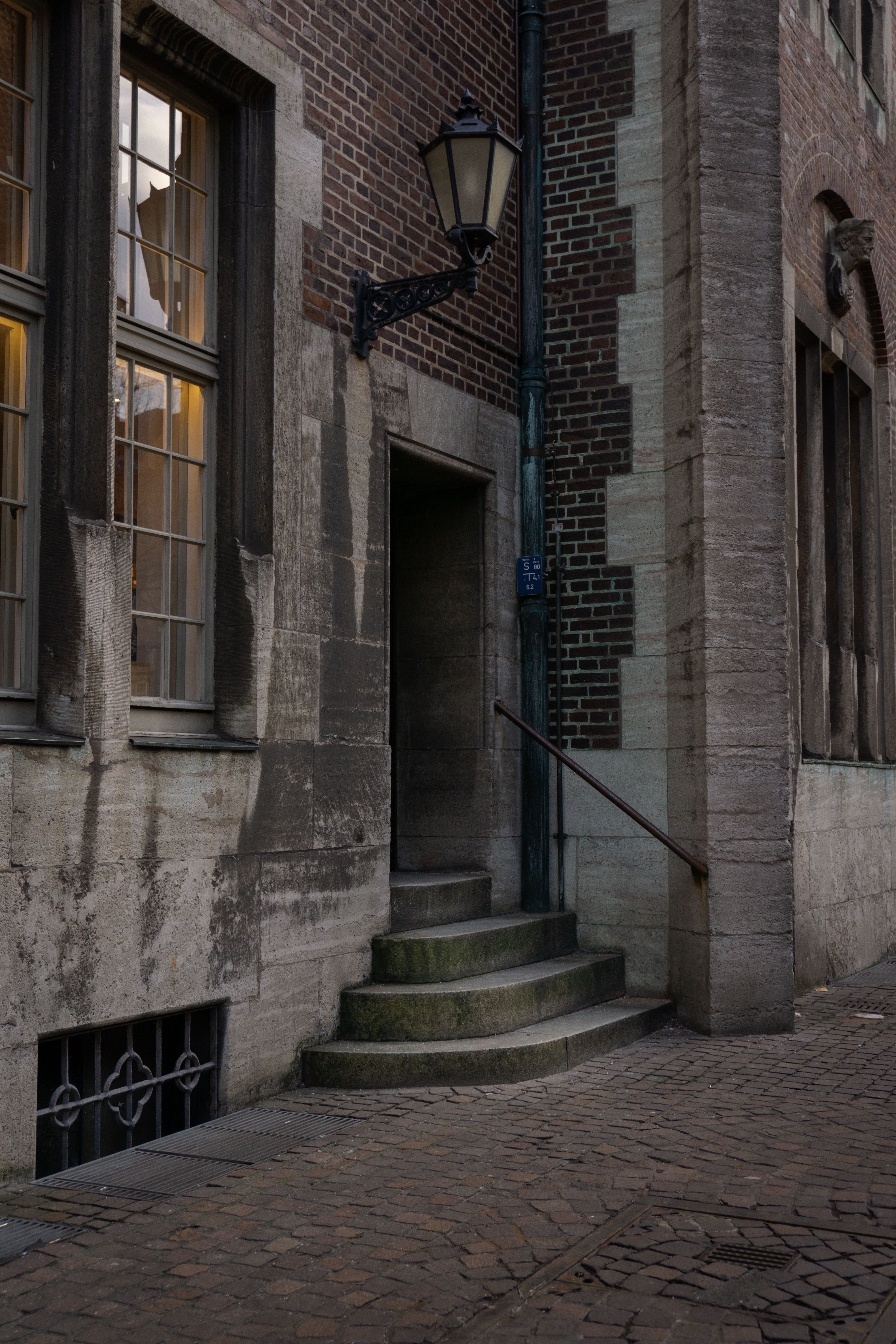 Charming Alley in Historic European Town · Free Stock Photo