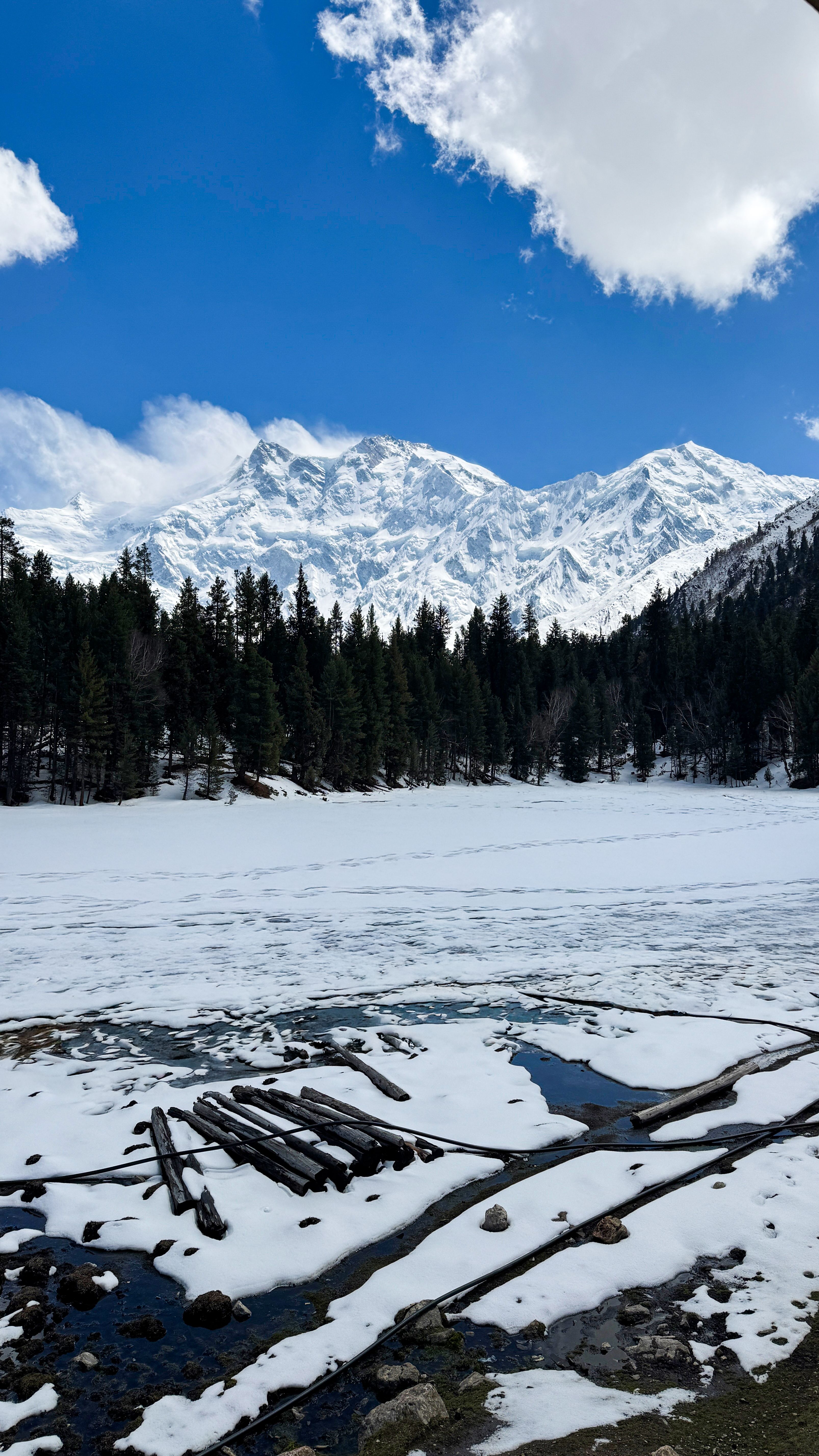 Serene Winter Landscape in Northern Pakistan · Free Stock Photo