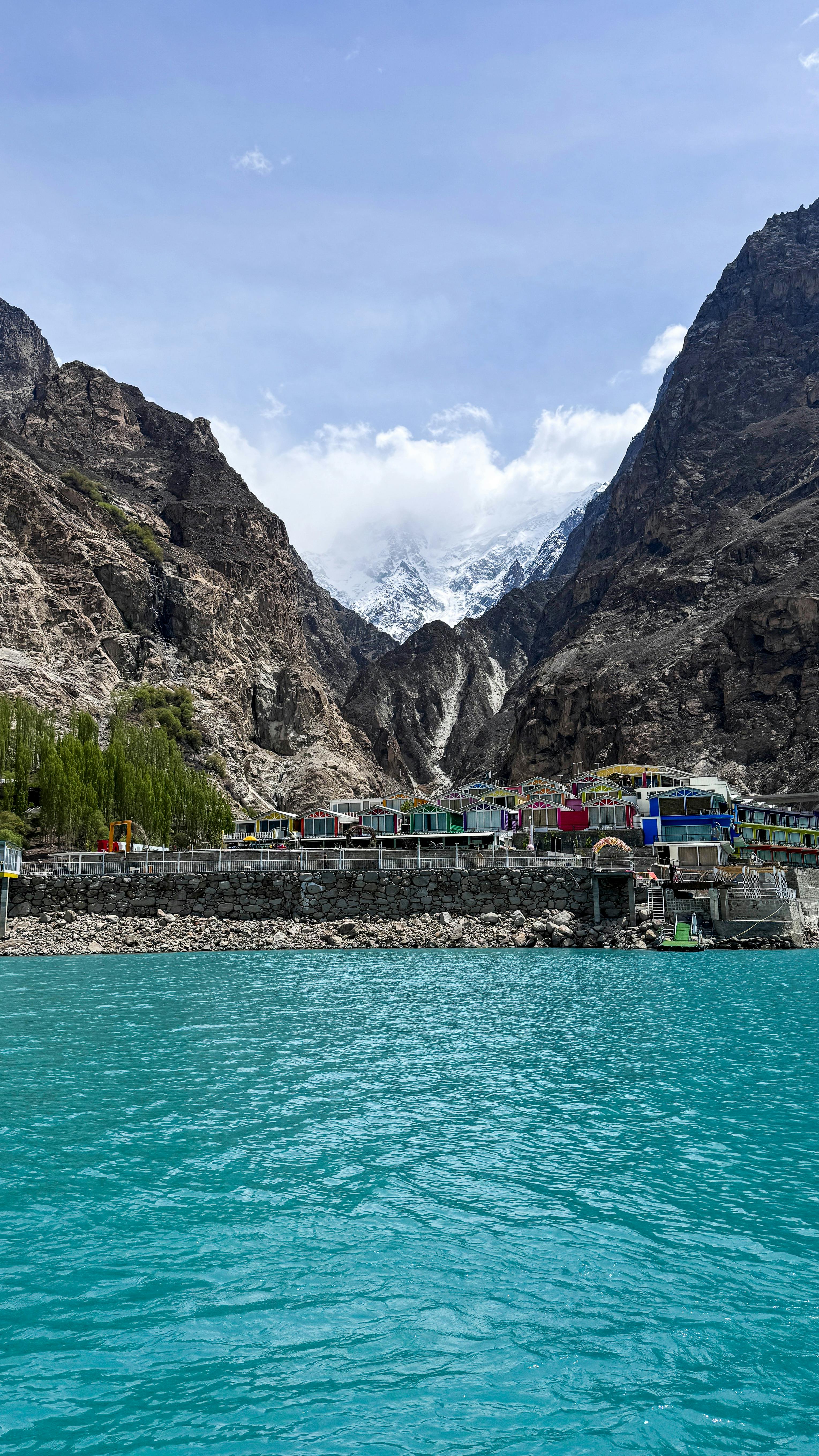 Scenic Gilgit-Baltistan Lake View in Pakistan · Free Stock Photo
