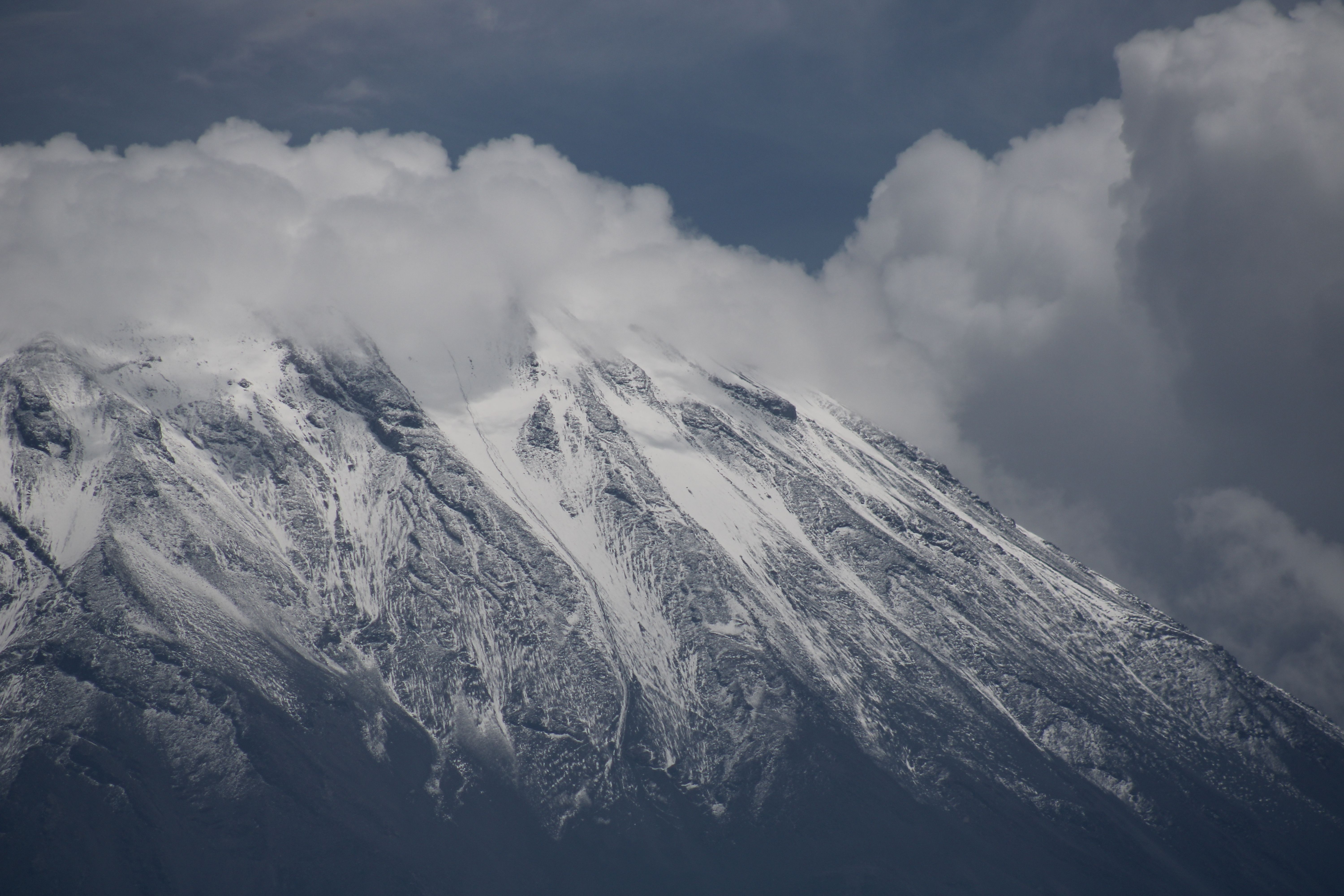 Volcan Misti Enneigé à Arequipa, Pérou · Photo gratuite