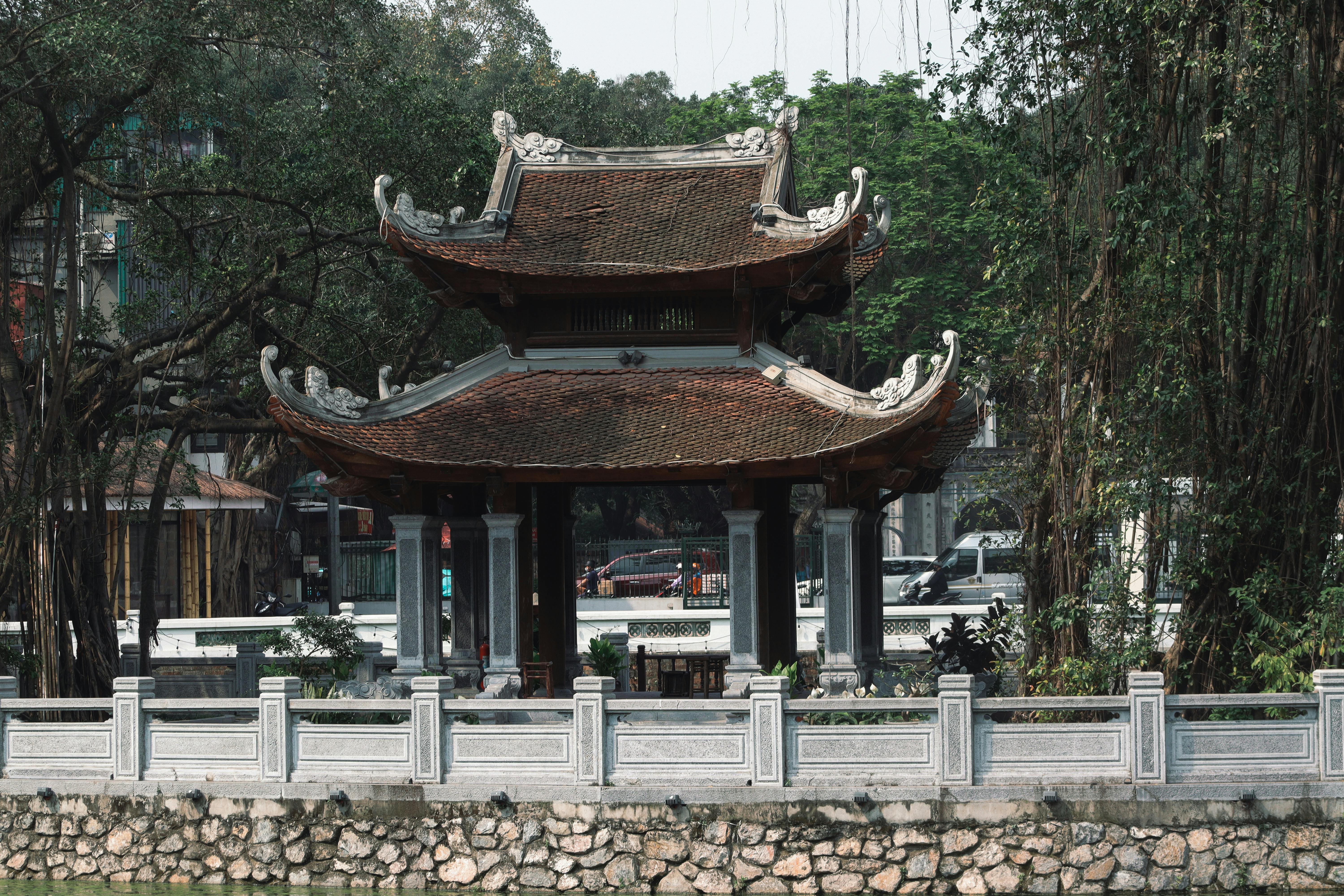 Traditional Asian Pavilion in Serene Outdoor Setting · Free Stock Photo