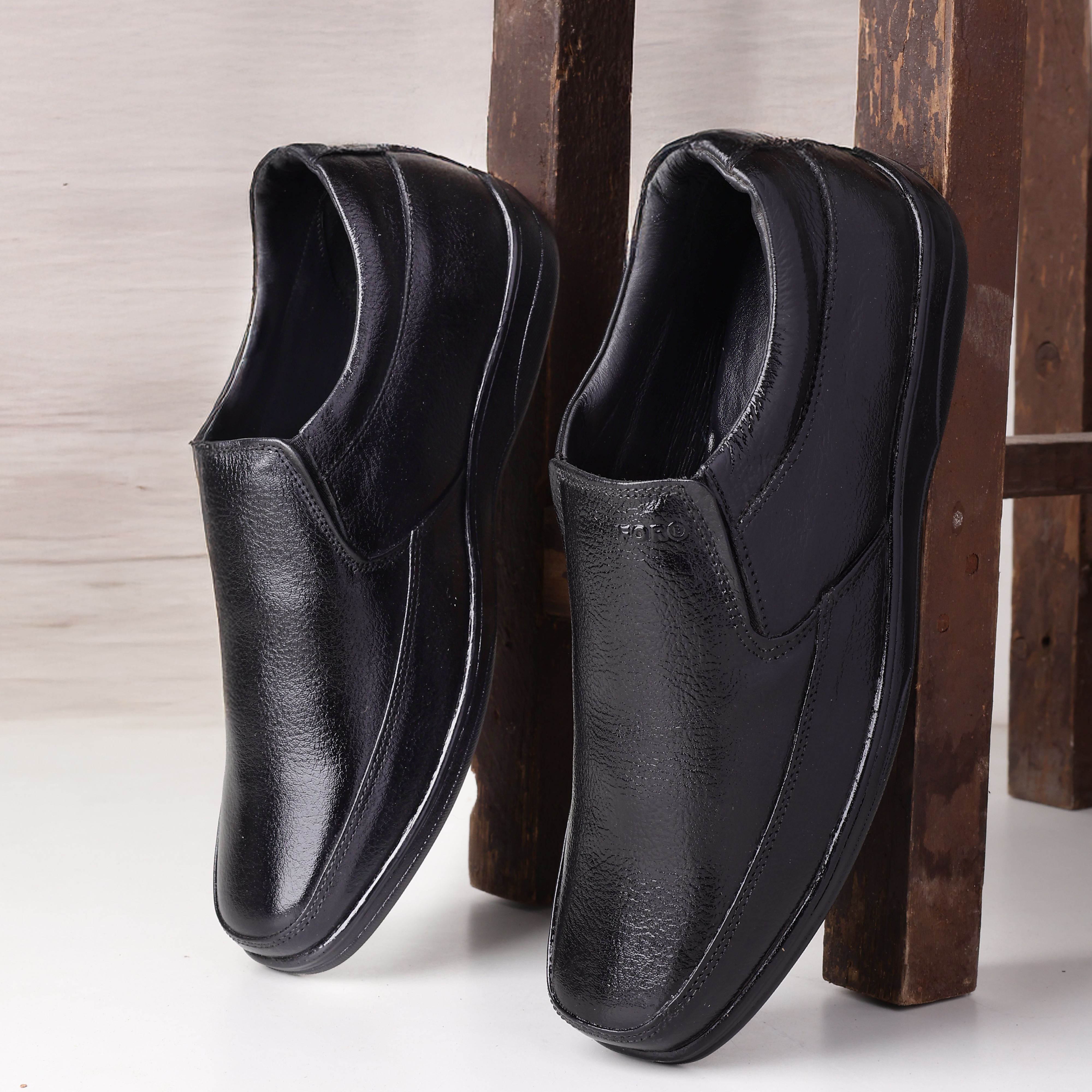 Elegant Black Formal Men's Shoes for Business Wear · Free Stock Photo