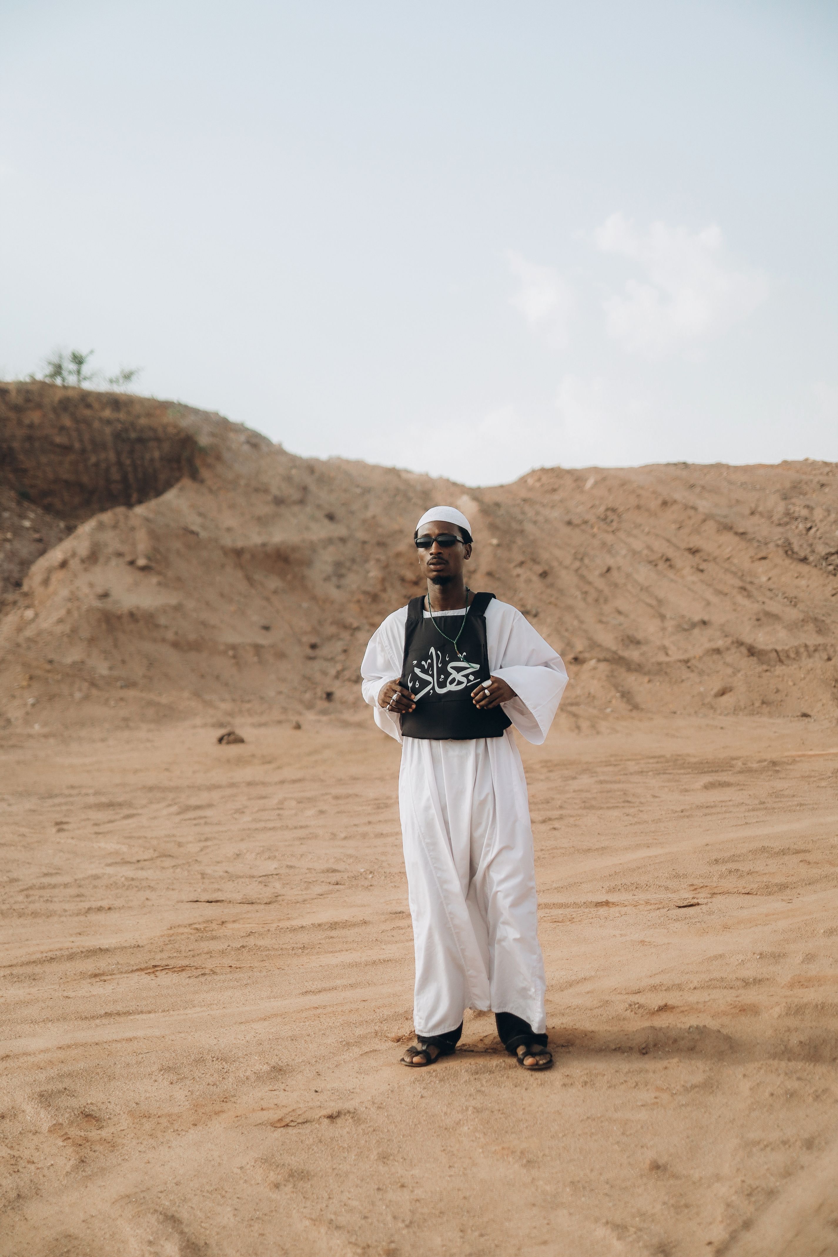 Stylish Man in Traditional Outfit in Desert Landscape · Free Stock Photo