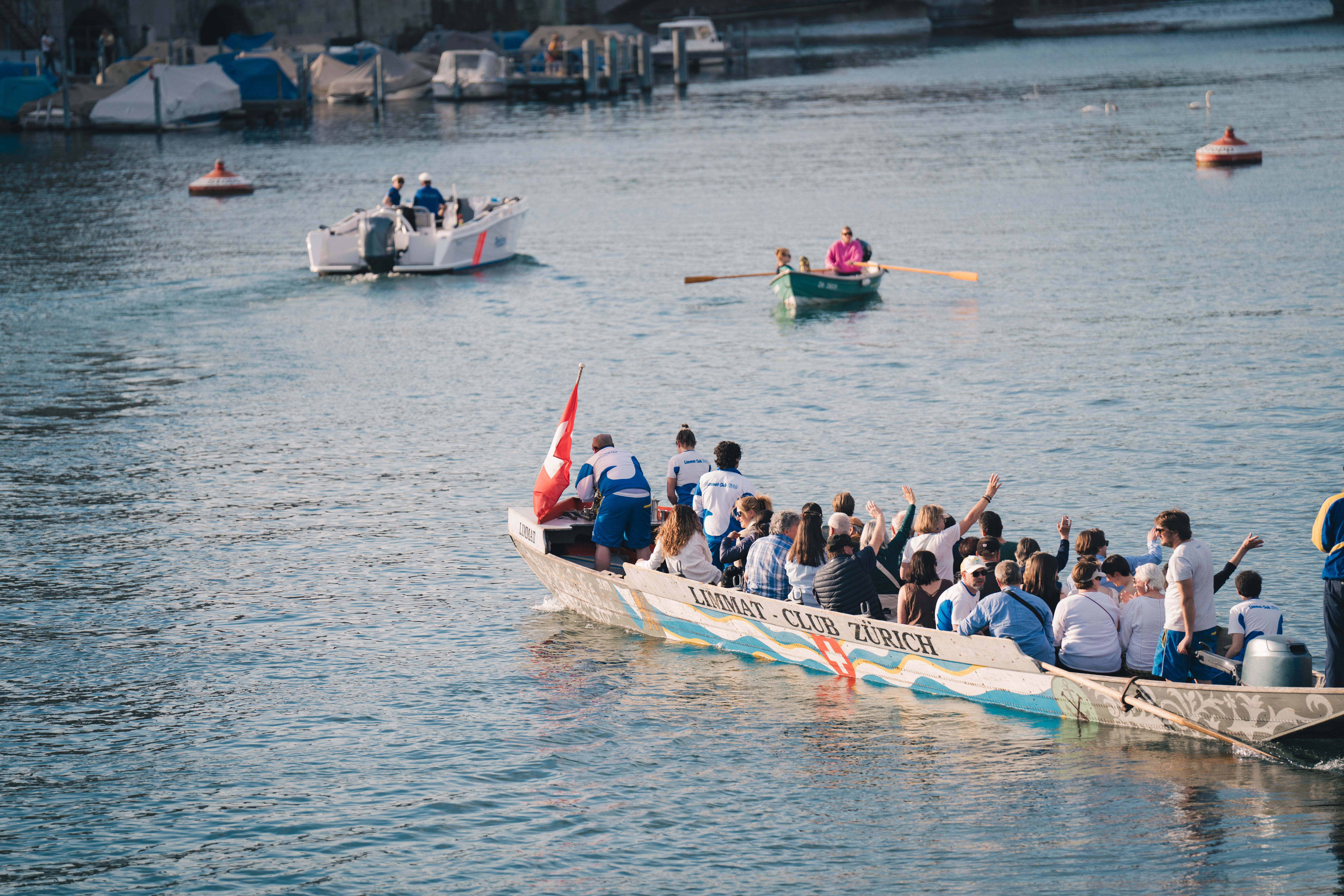 Limmat Club Zürich Boat on Lake with Passengers · Free Stock Photo