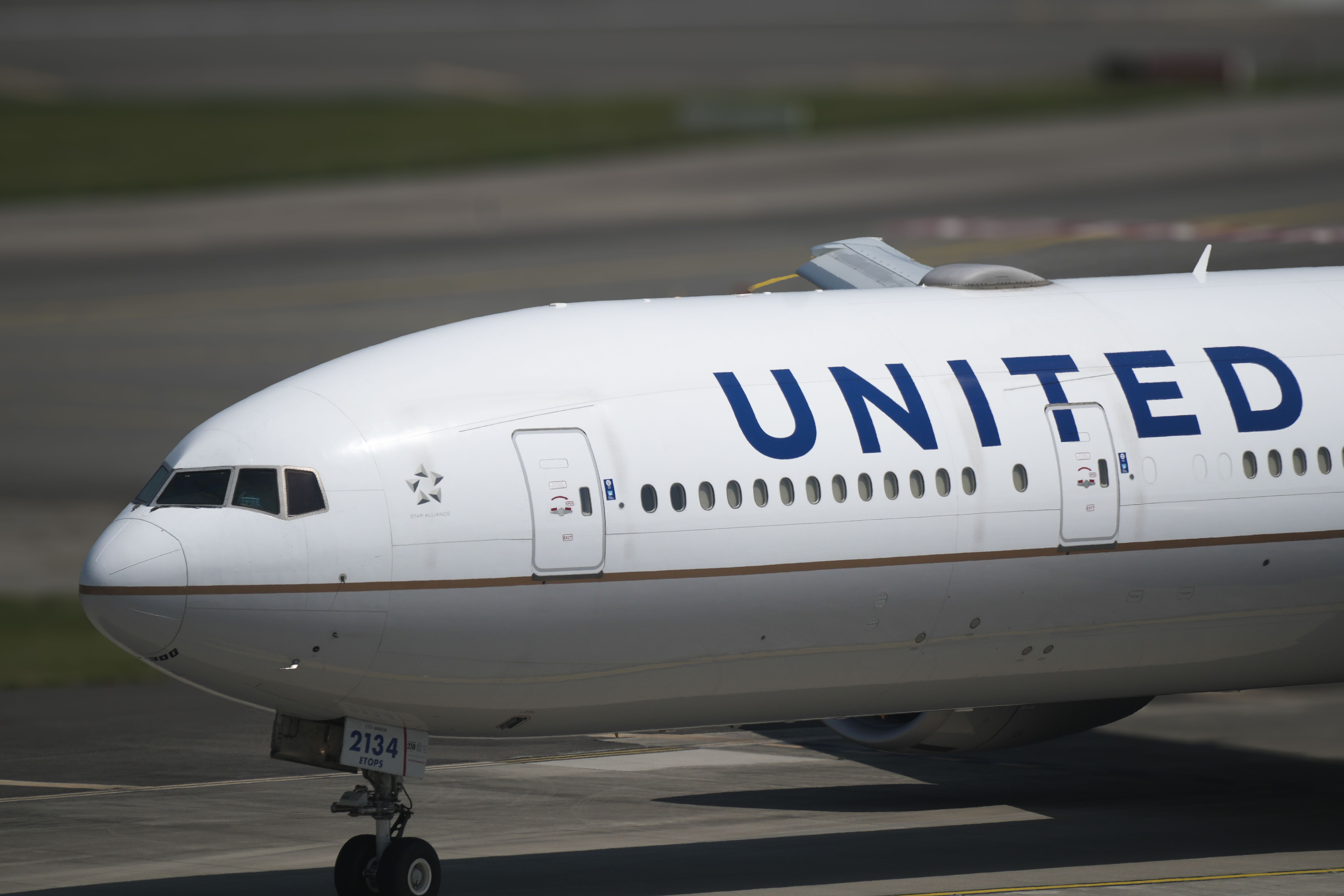 Airplane United Photos, Download The BEST Free Airplane United Stock ...
