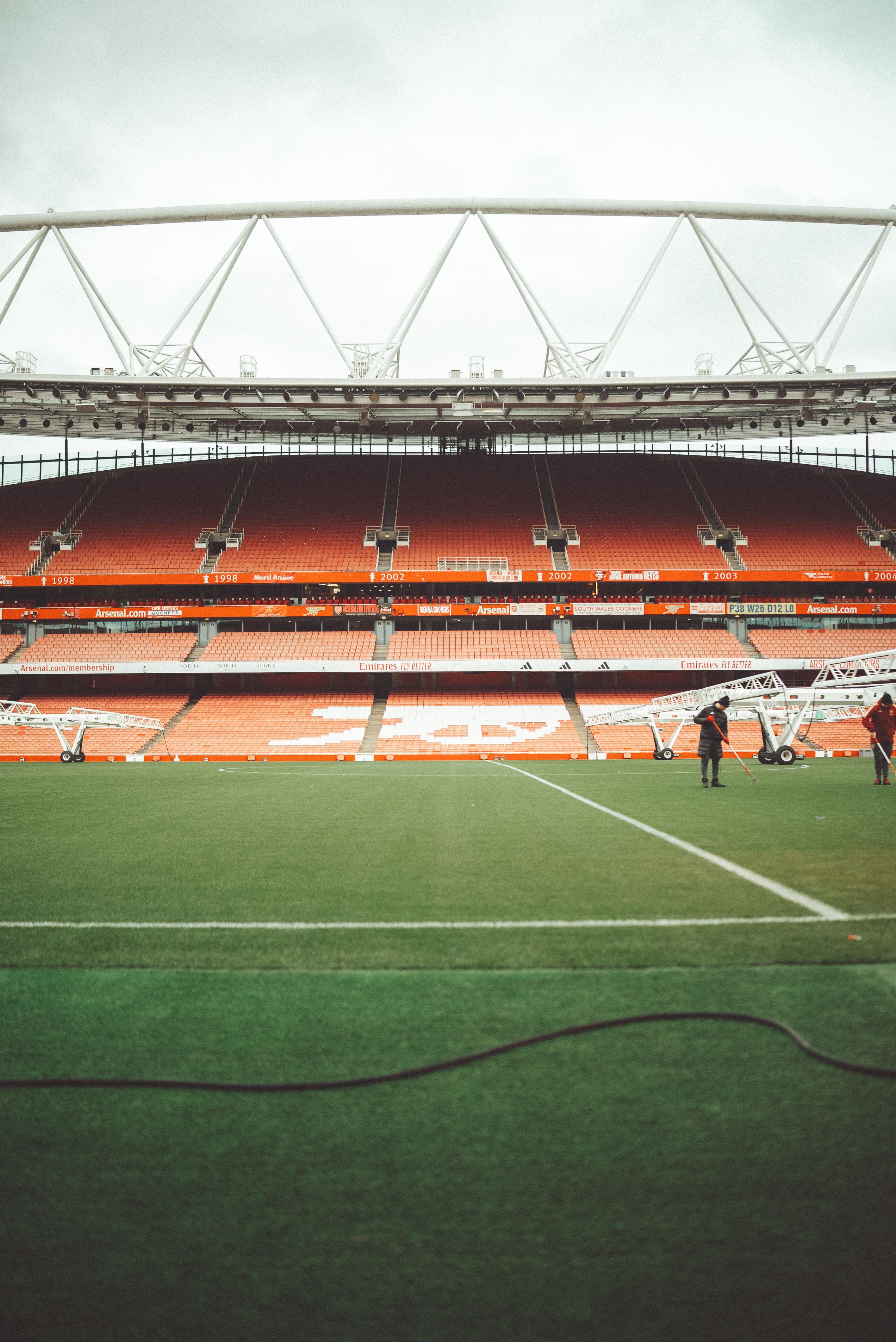 Emirates Stadium Field View on a Cloudy Day · Free Stock Photo