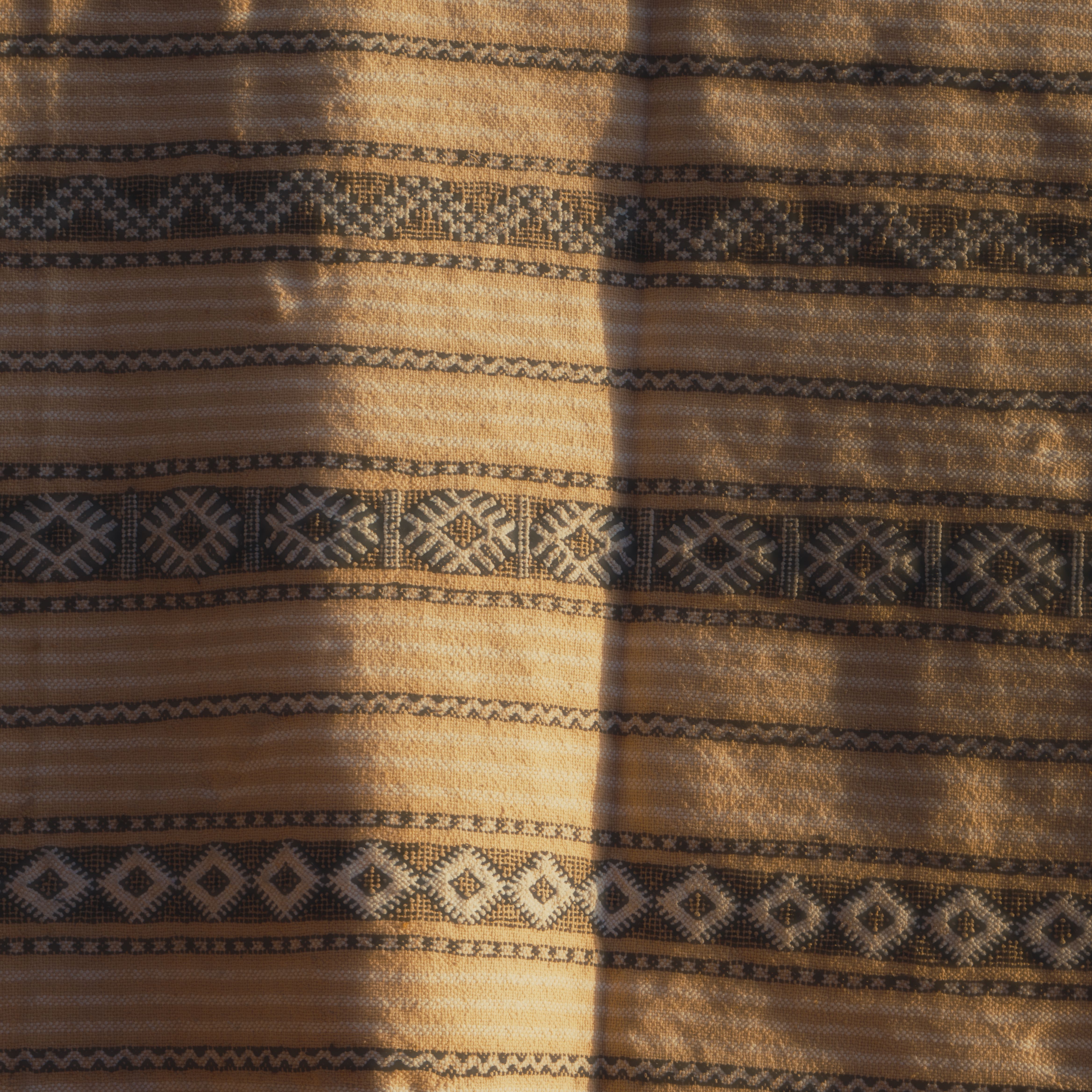 Textil Tradicional Marroquí Con Patrones Intrincados · Foto de stock ...
