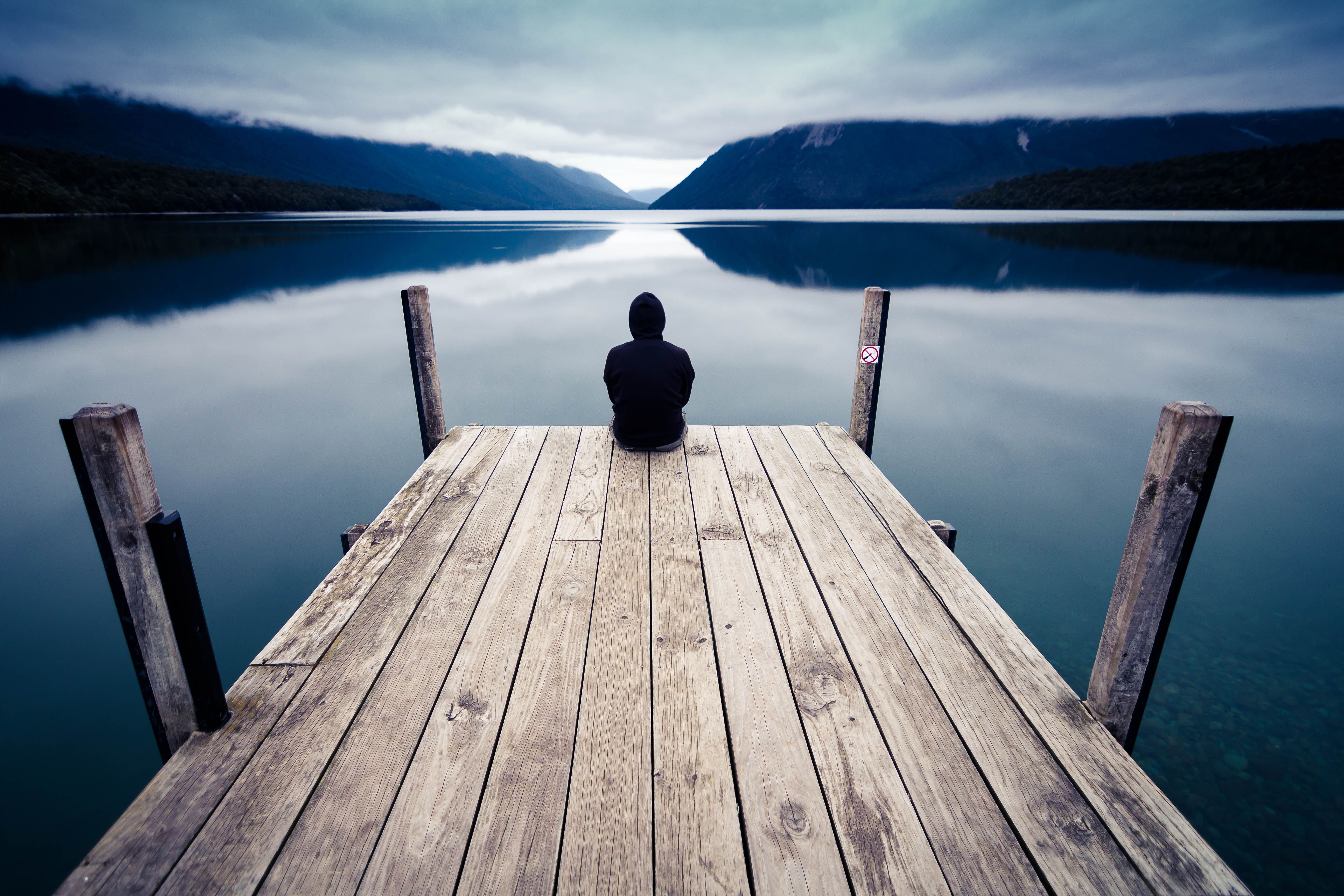 Solitude on a Tranquil New Zealand Lake Dock · Free Stock Photo