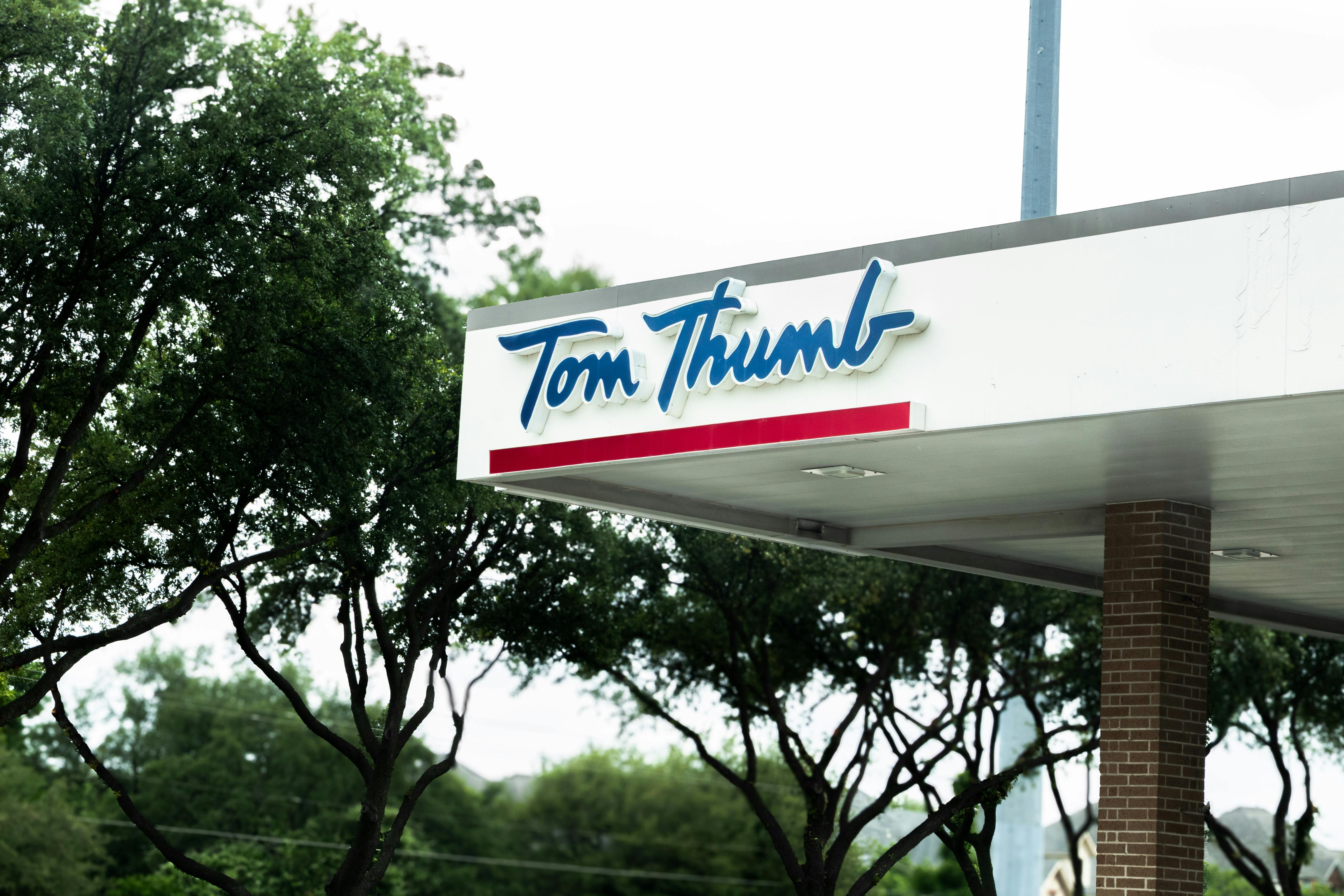 Tom Thumb Grocery Store Signage Outdoors · Free Stock Photo