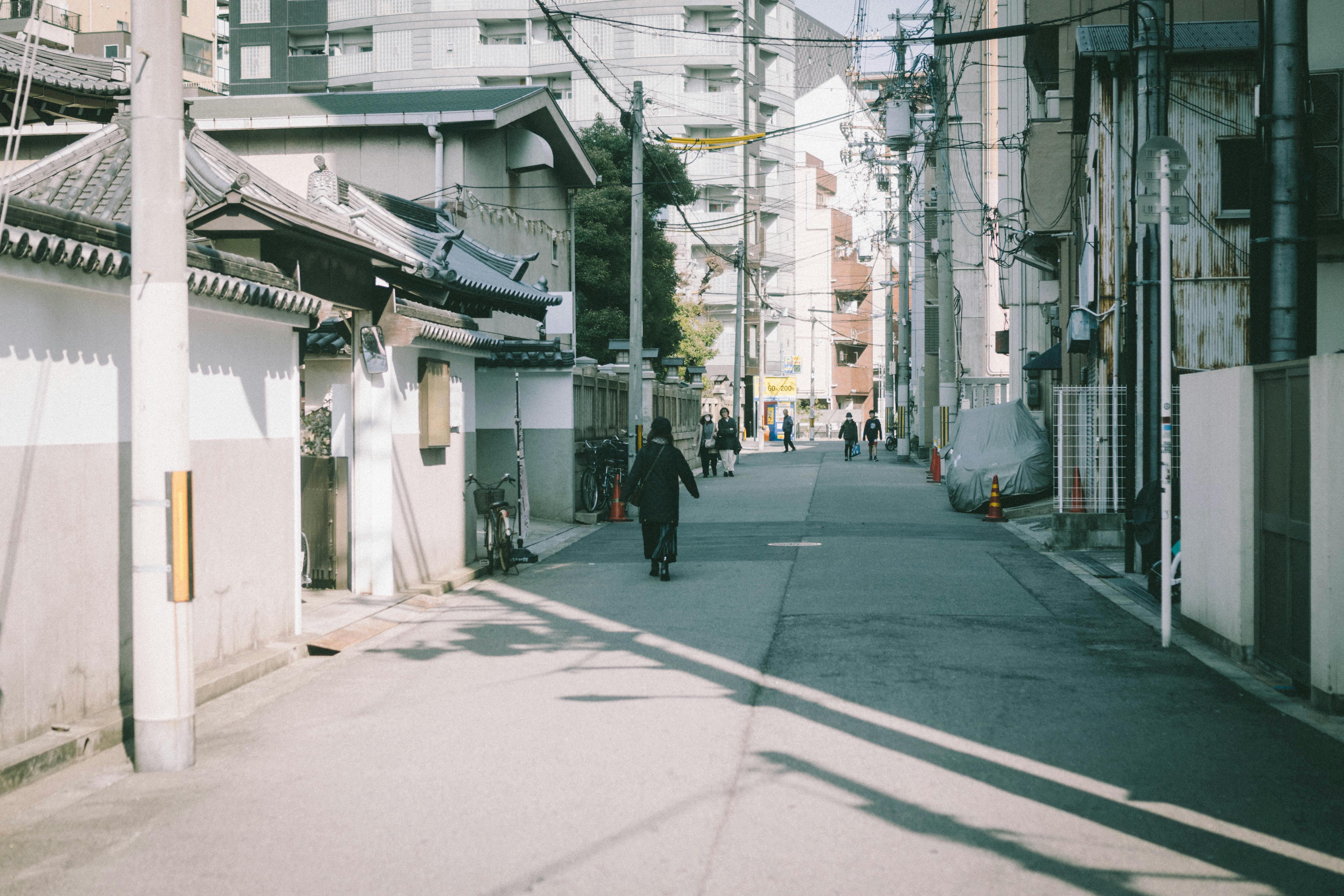 Pemandangan Jalanan Tradisional Jepang Dengan Penduduk Lokal · Foto ...