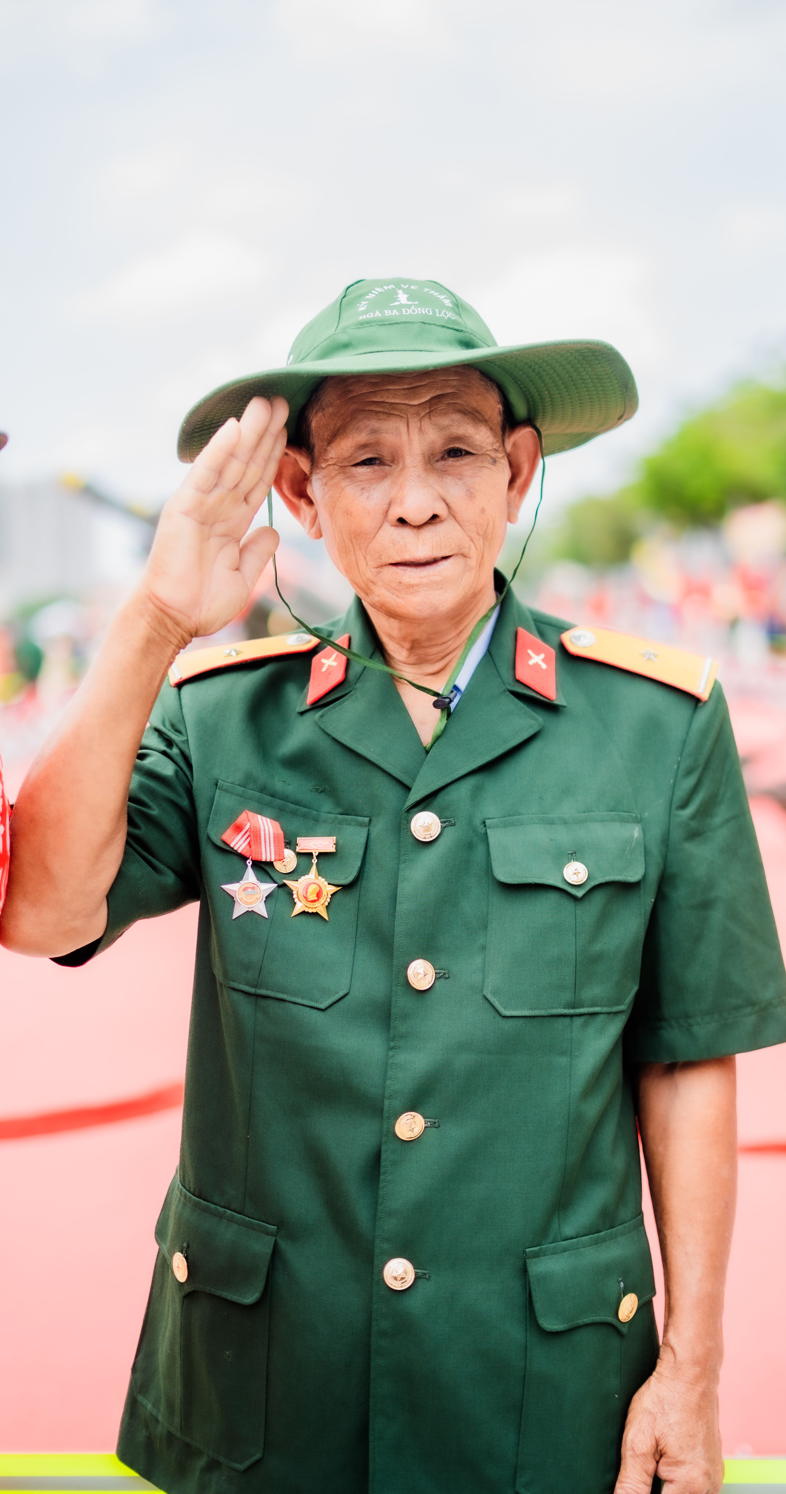Elderly Veteran Saluting Outdoors in Uniform · Free Stock Photo