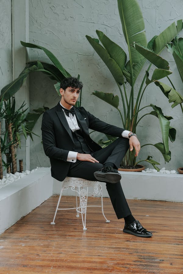 Man Sitting Photos, Download The BEST Free Man Sitting Stock Photos ...