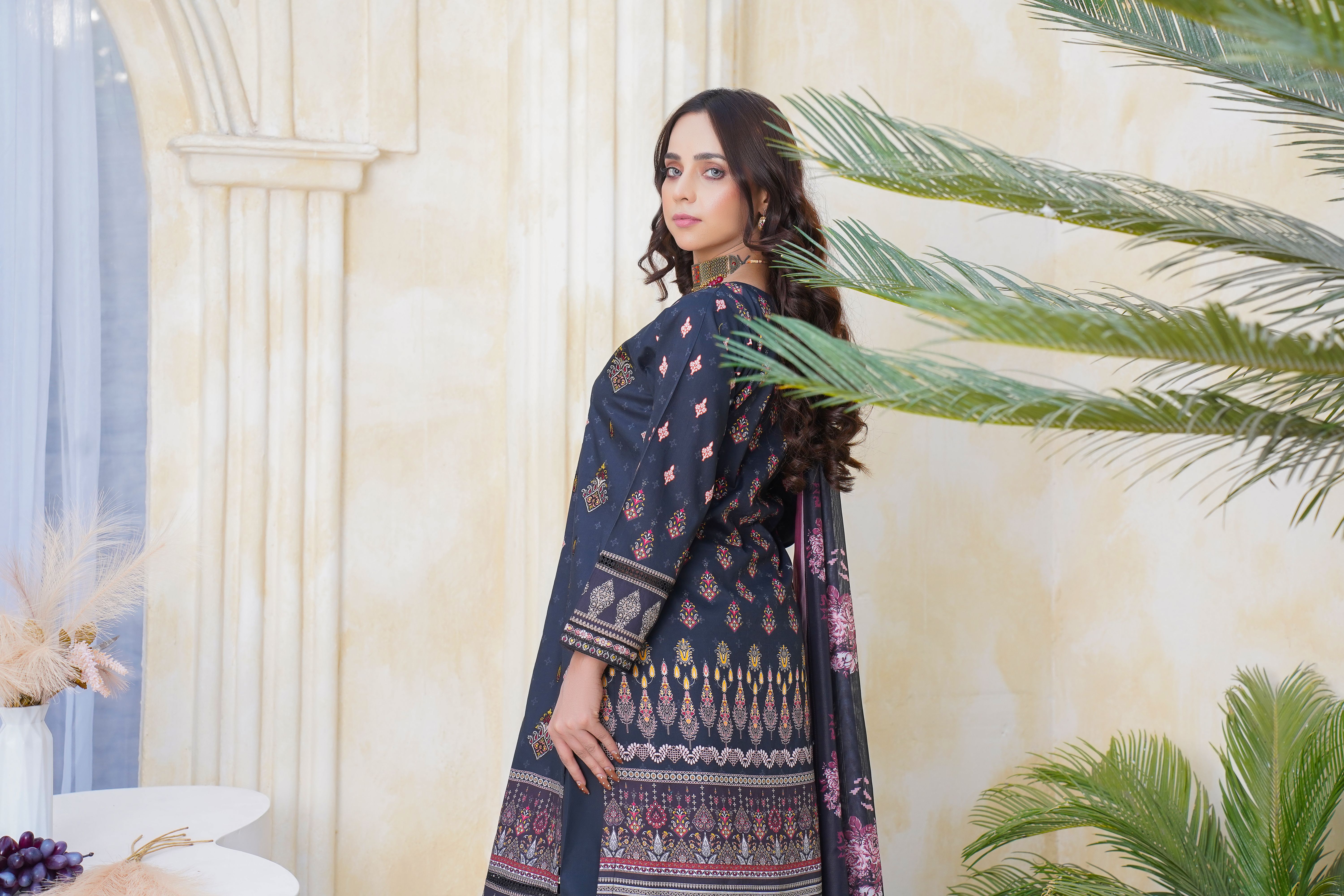 Elegant Pakistani Fashion Portrait in Lahore · Free Stock Photo