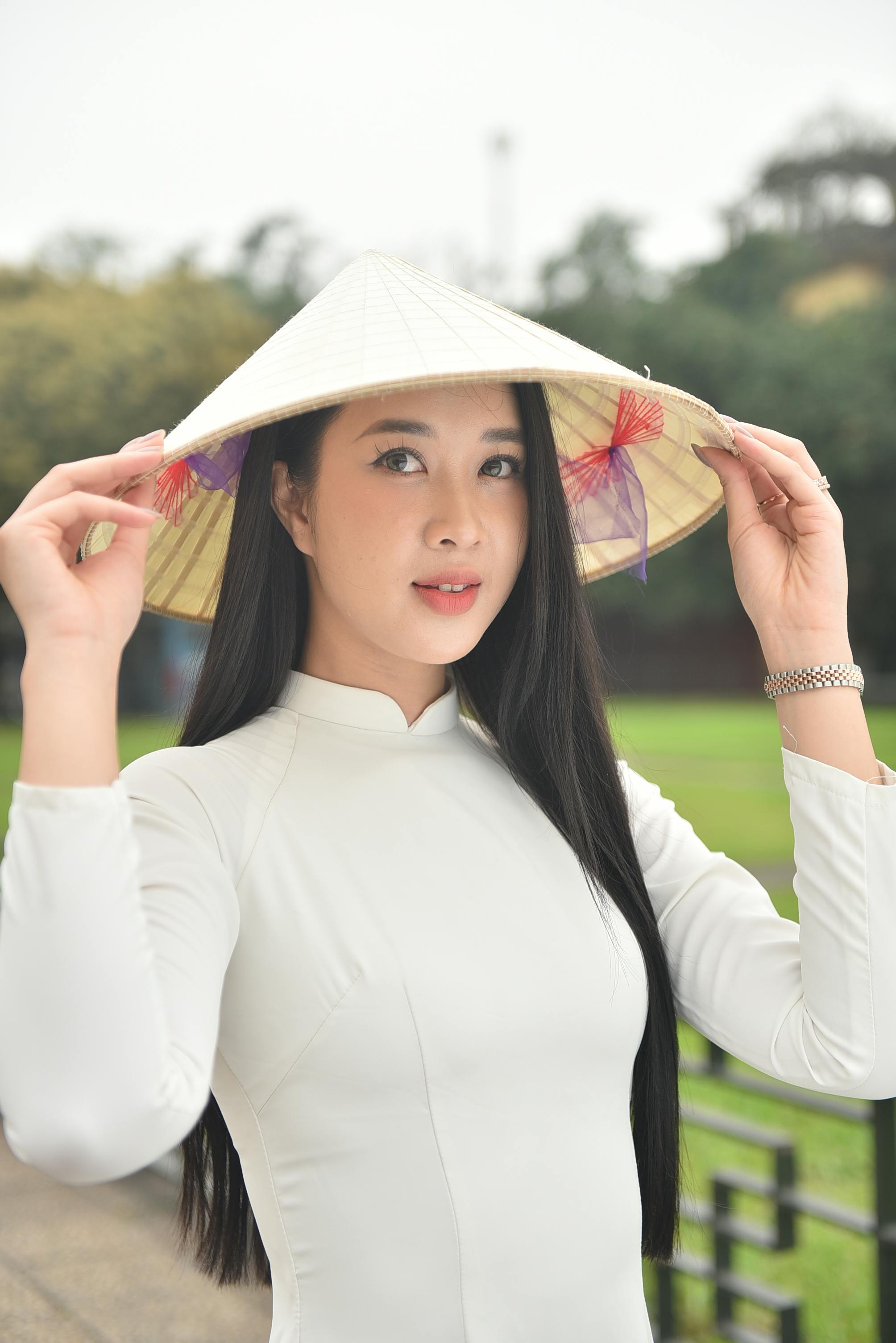 Vietnam Girl Vedro Photos, Download The BEST Free Vietnam Girl Vedro Stock Photos & HD Images