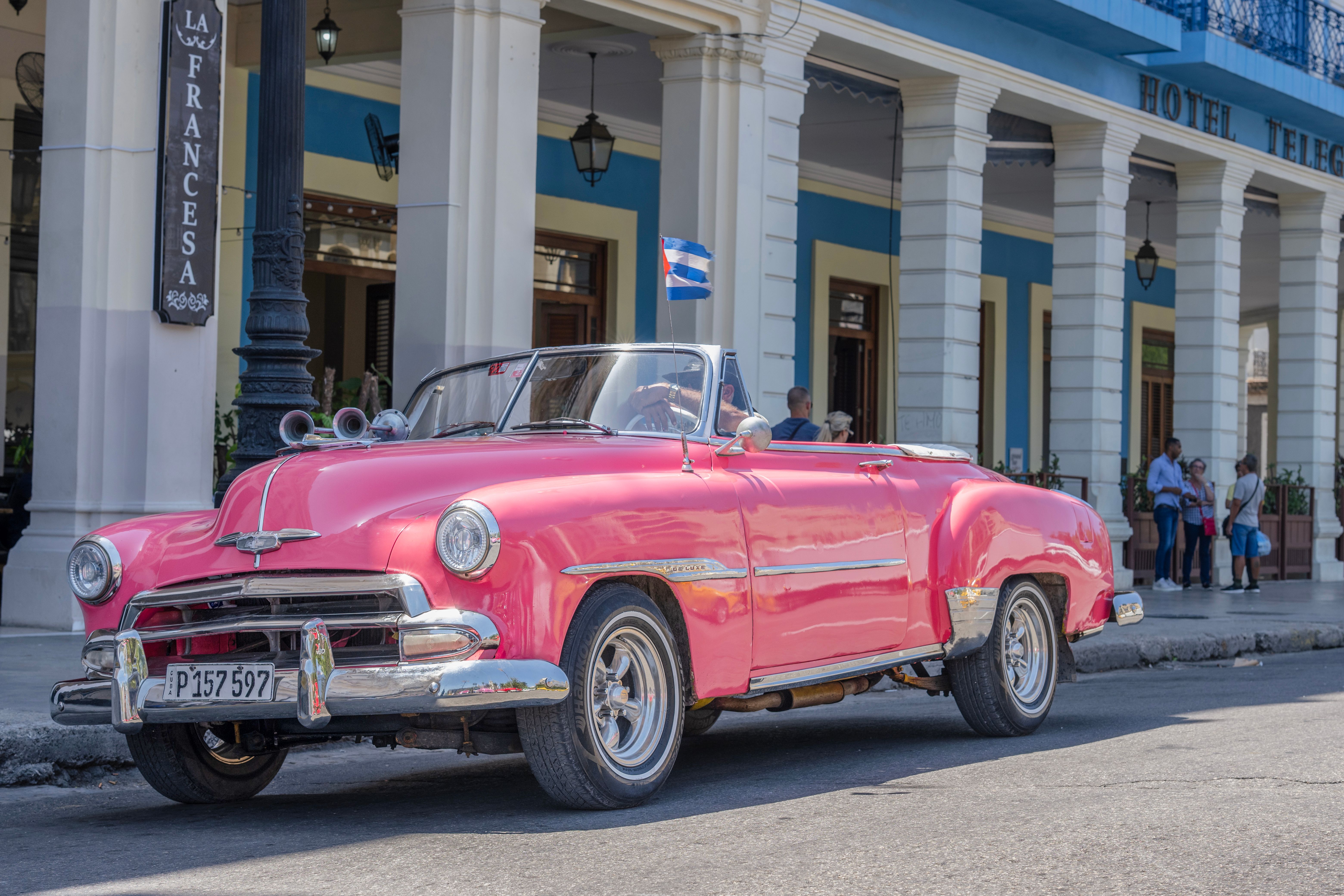 Classic Pink Convertible in La Habana, Cuba · Free Stock Photo