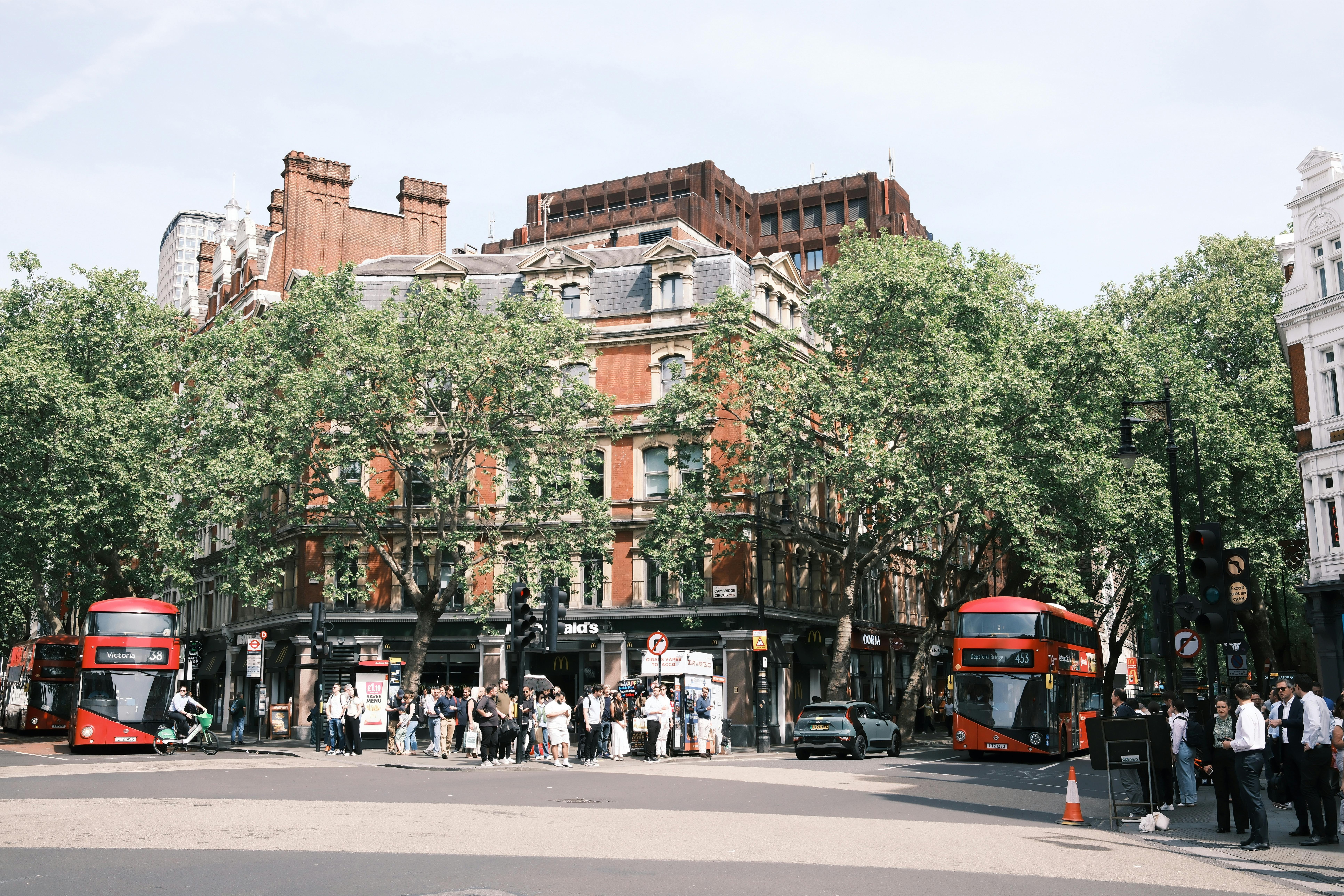 Bustling London Street Scene with Red Buses · Free Stock Photo