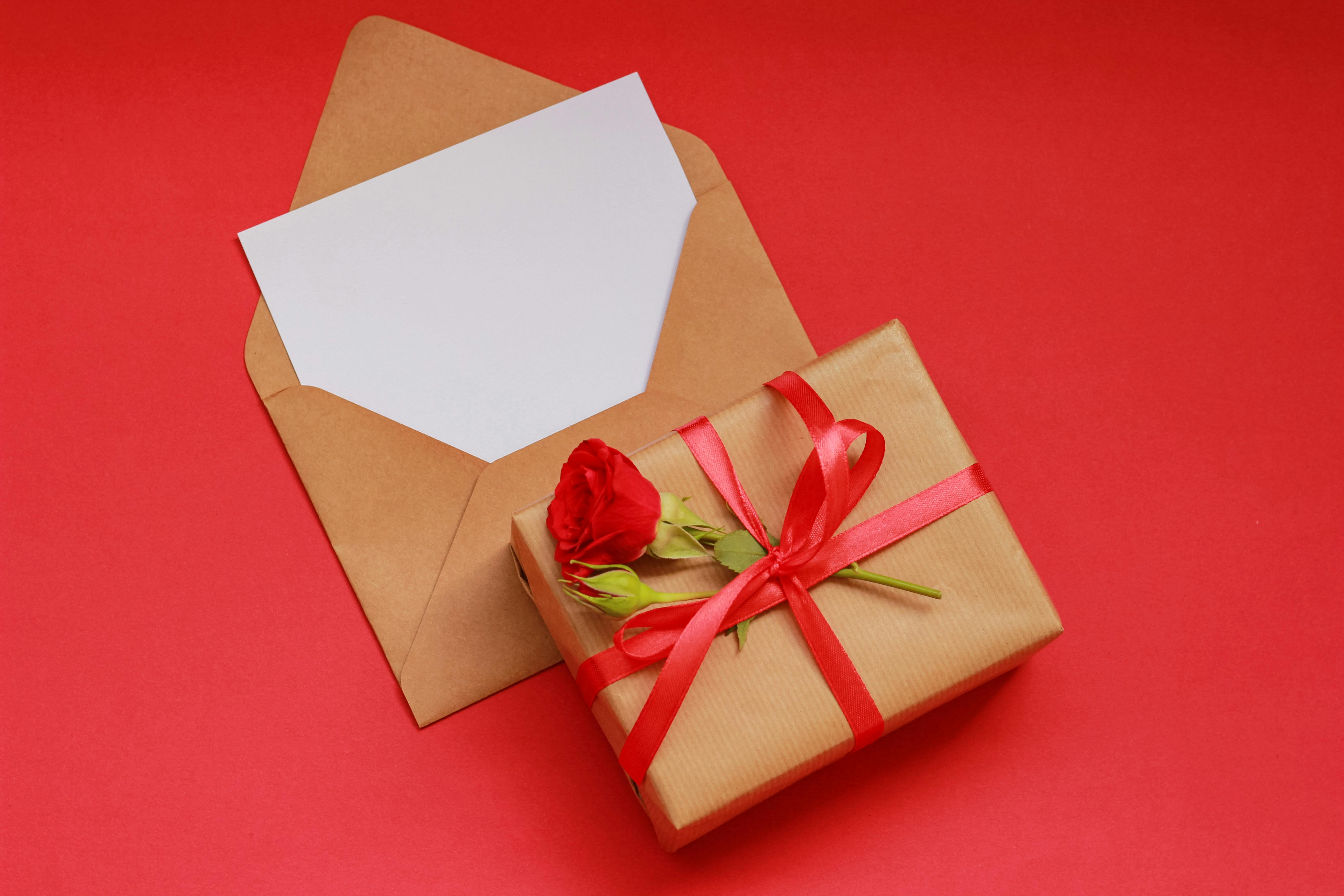 Gifting Photos, Download The BEST Free Gifting Stock Photos & HD Images