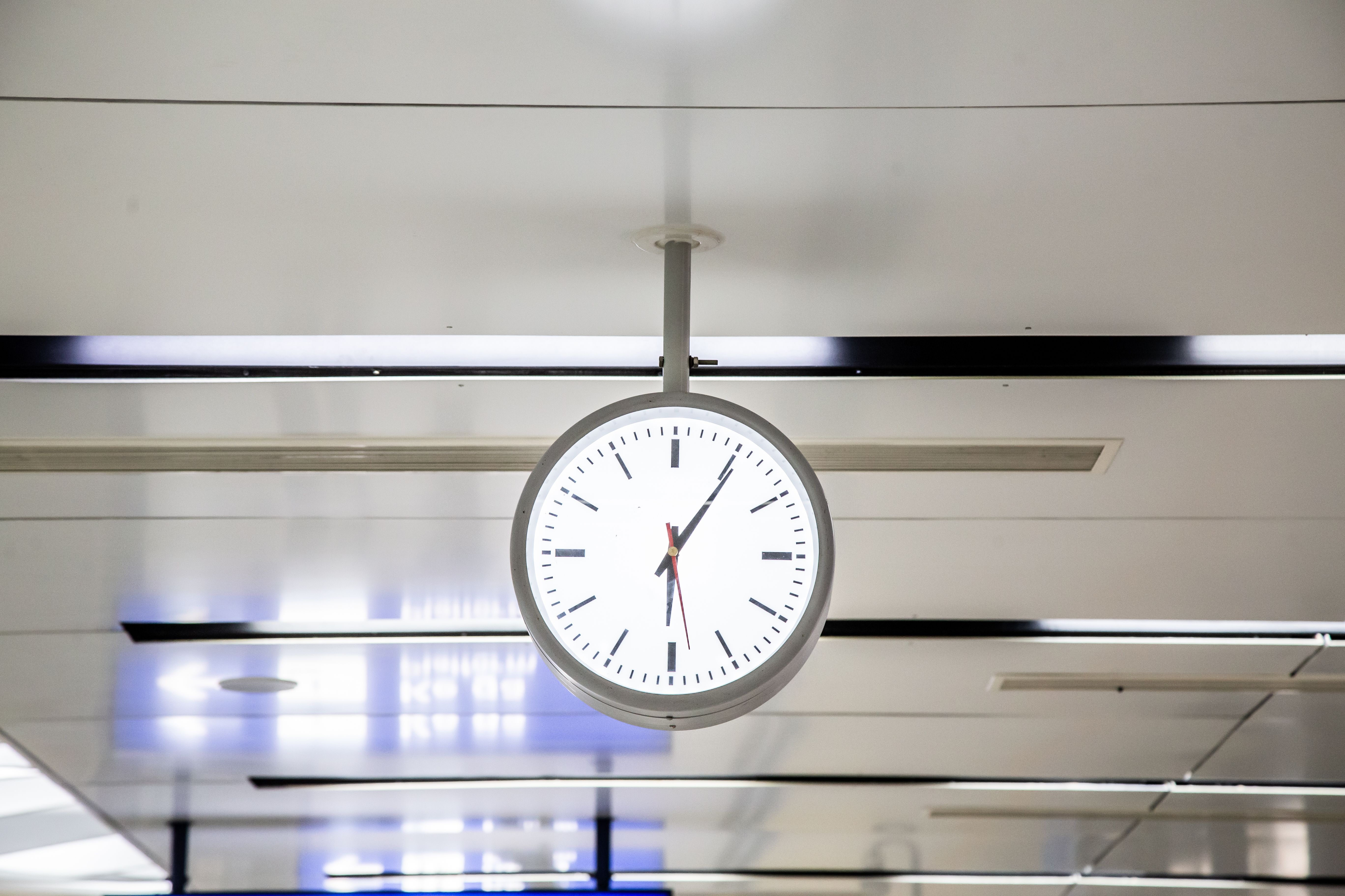 Train Station Clock Displaying 11:19 · Free Stock Photo