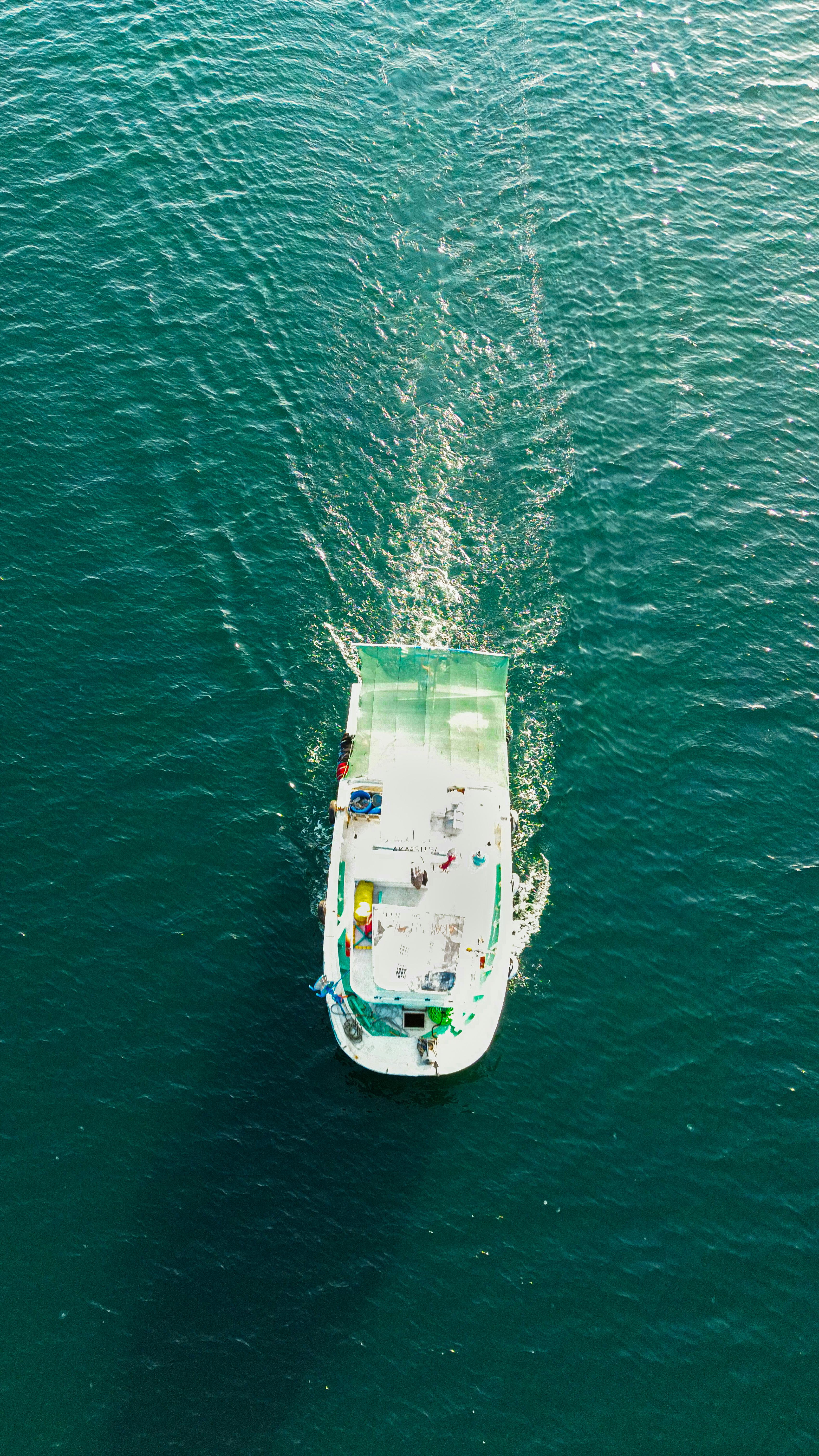 Vessel Wake Photos, Download The BEST Free Vessel Wake Stock Photos ...