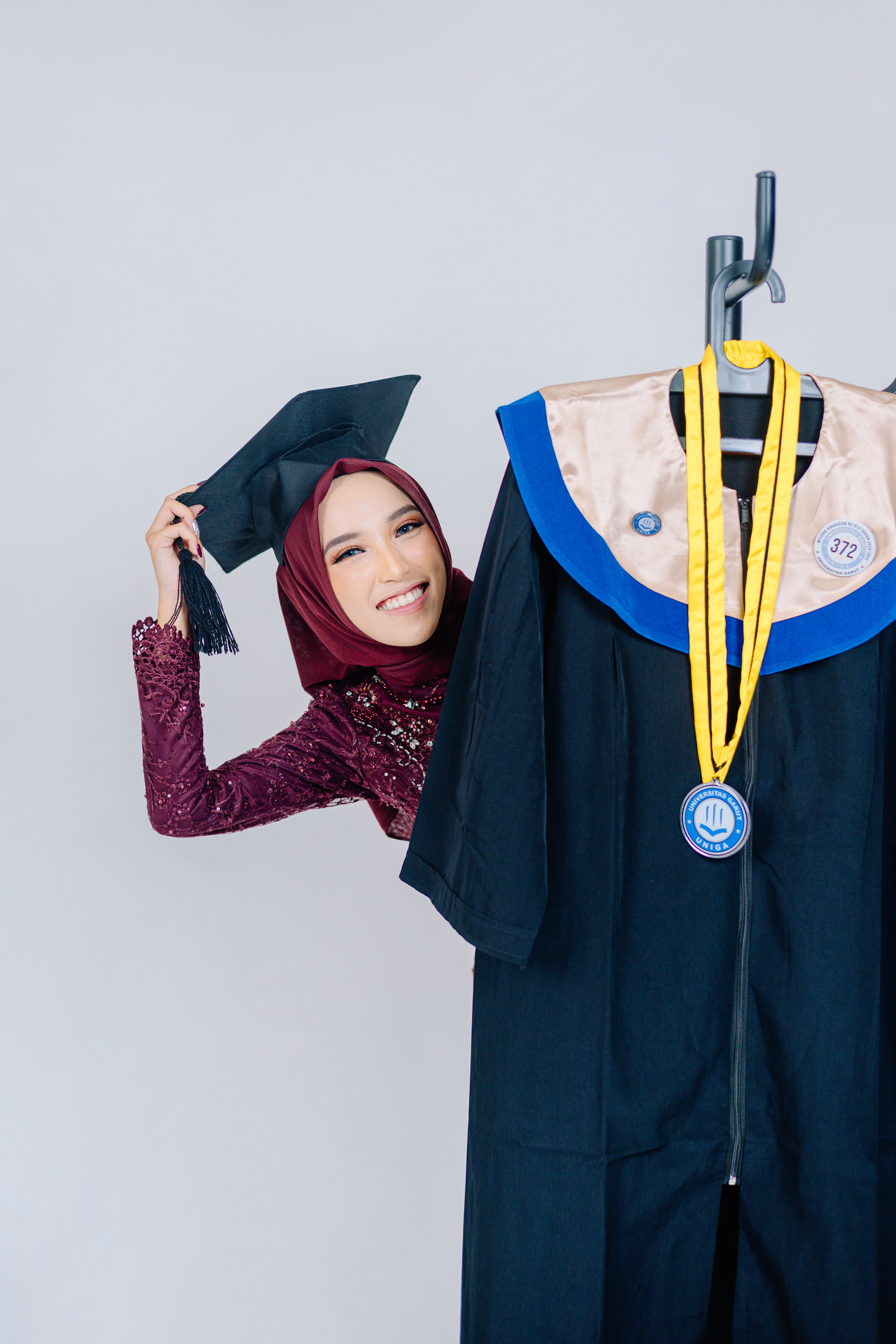 Girl In Graduation Gown Photos, Download The BEST Free Girl In ...