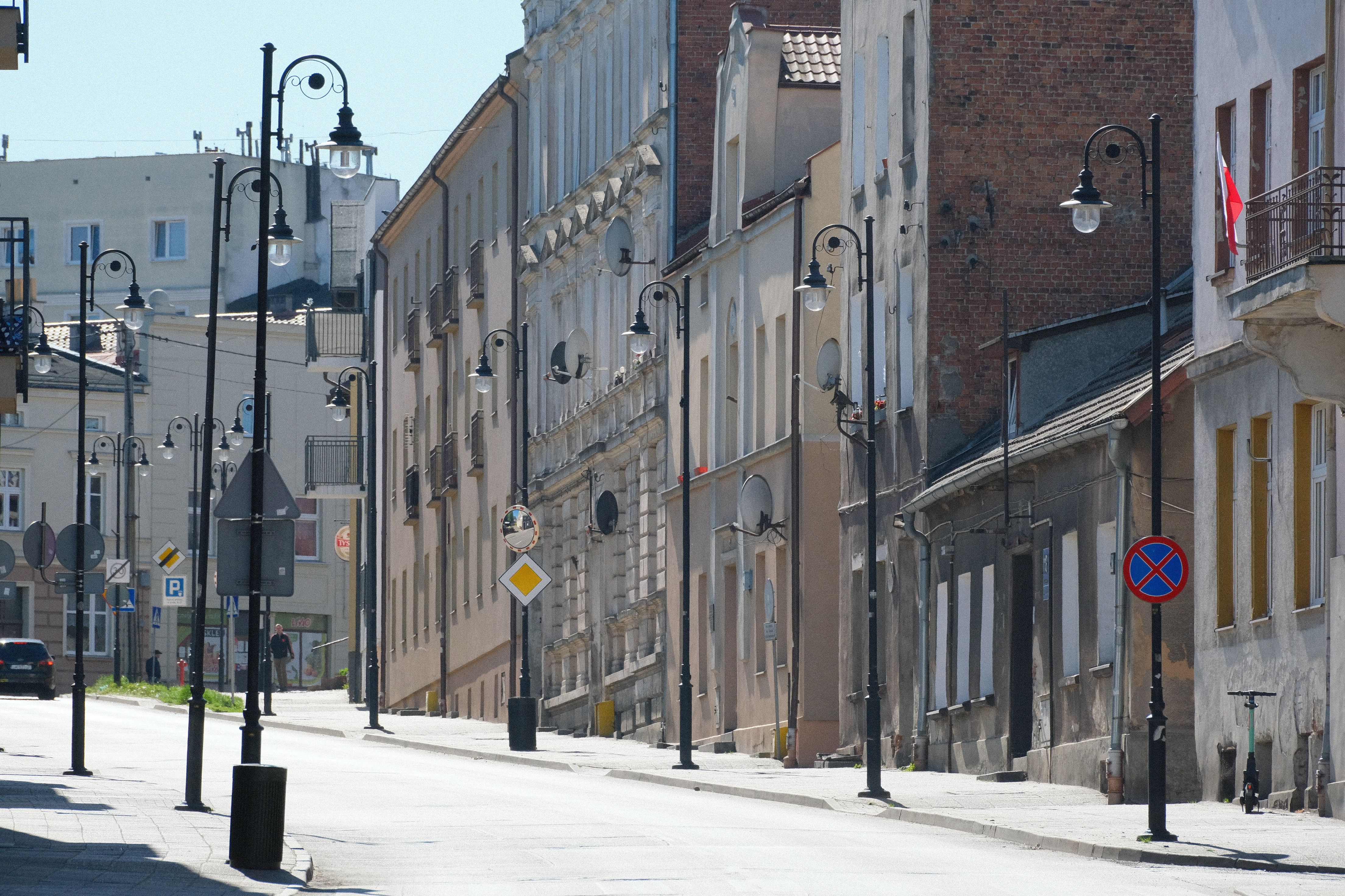 Charming European City Street in Daylight · Free Stock Photo