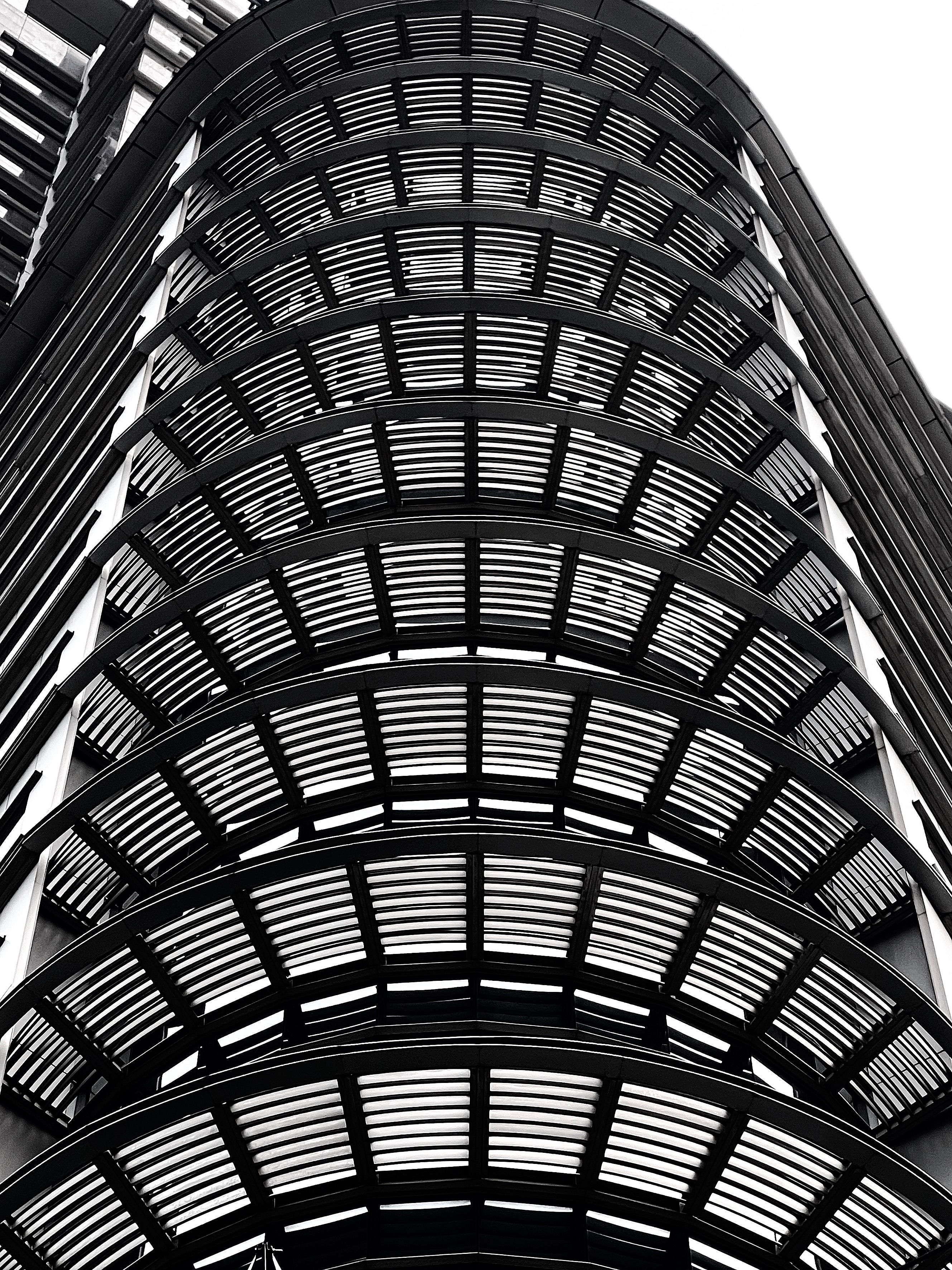 Curved Glass Facade in Black and White · Free Stock Photo