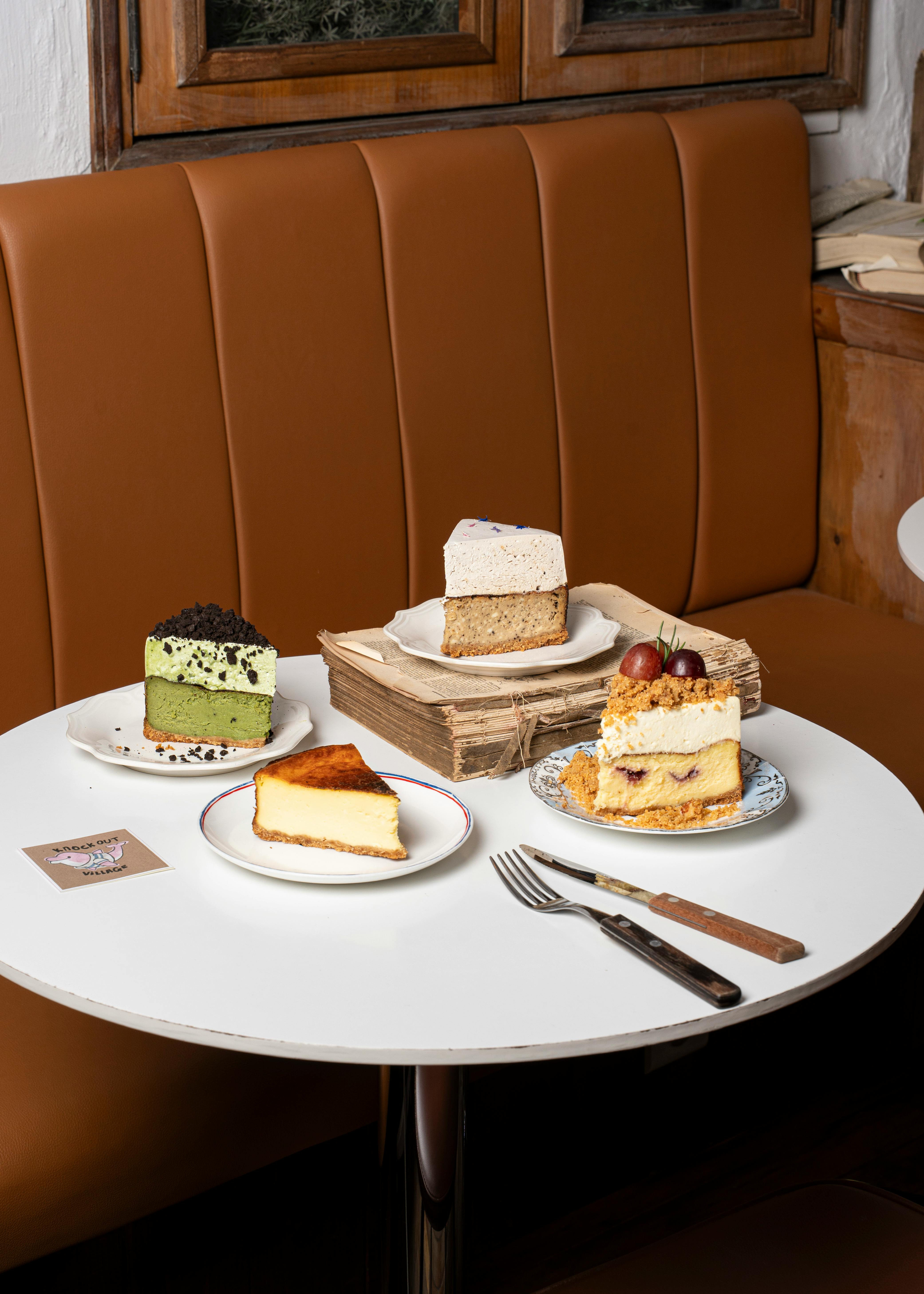 Cakes Table Photos, Download The BEST Free Cakes Table Stock Photos ...