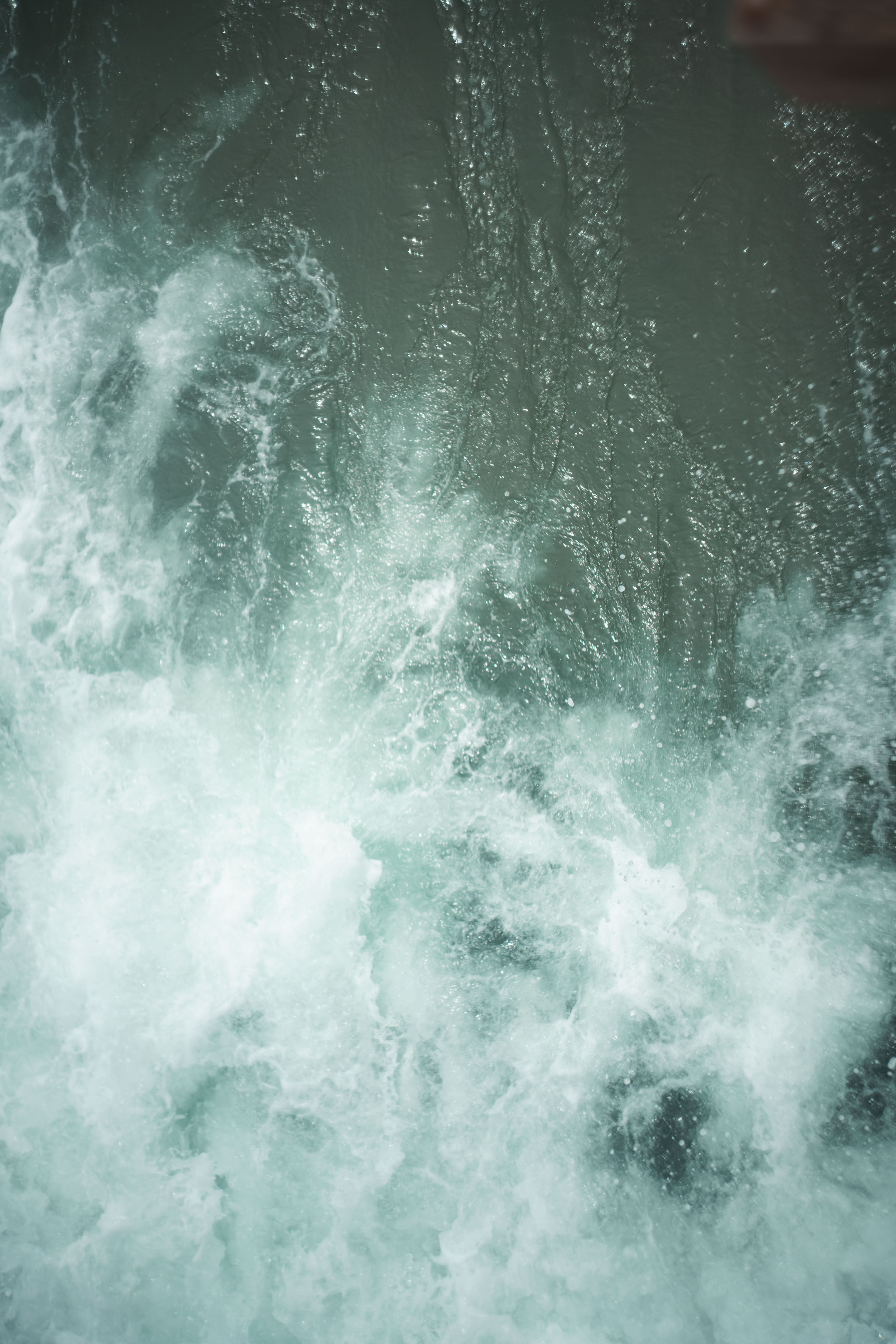 Dynamic Ocean Waves Captured in Motion · Free Stock Photo