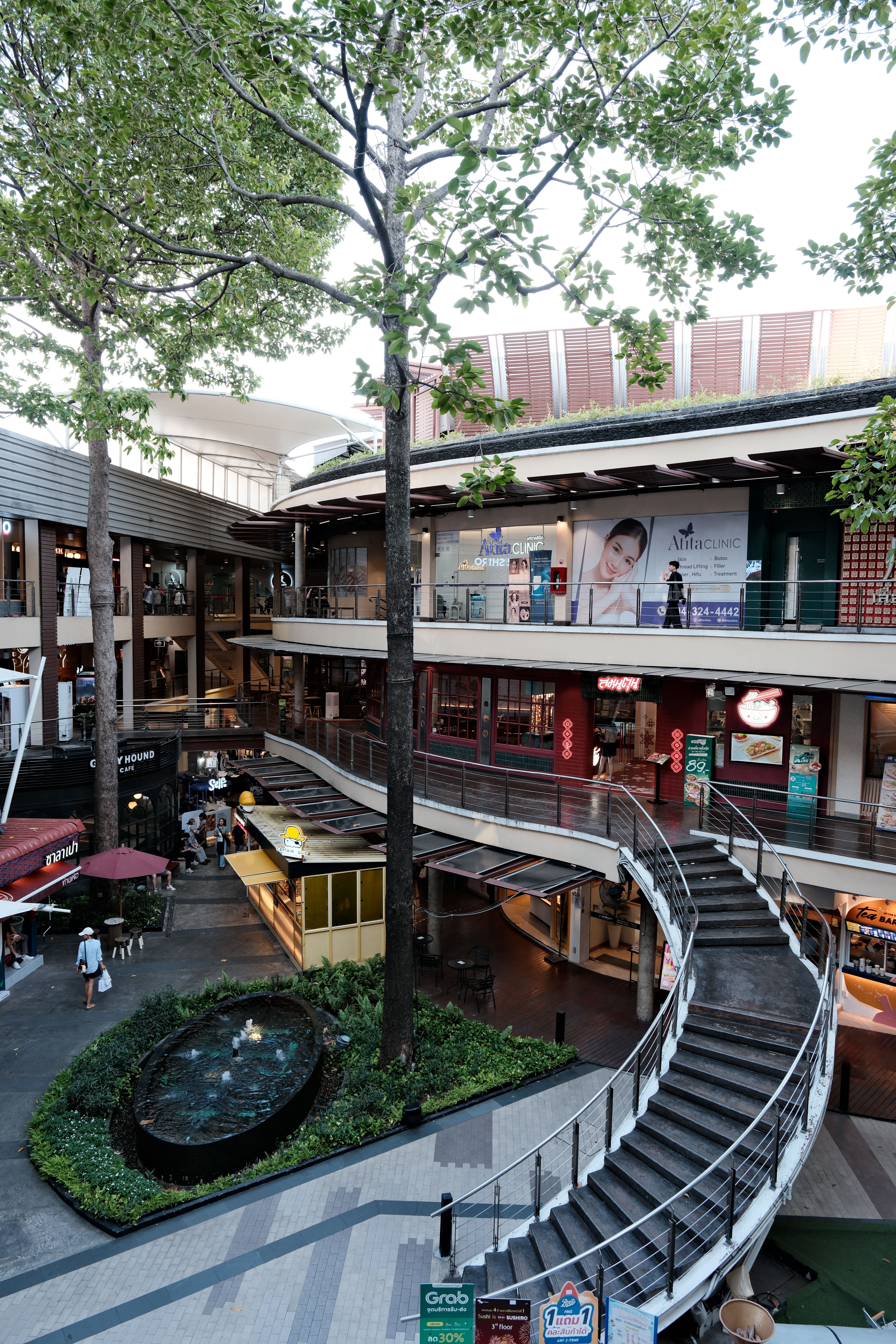 Modern Urban Shopping Mall Architecture · Free Stock Photo