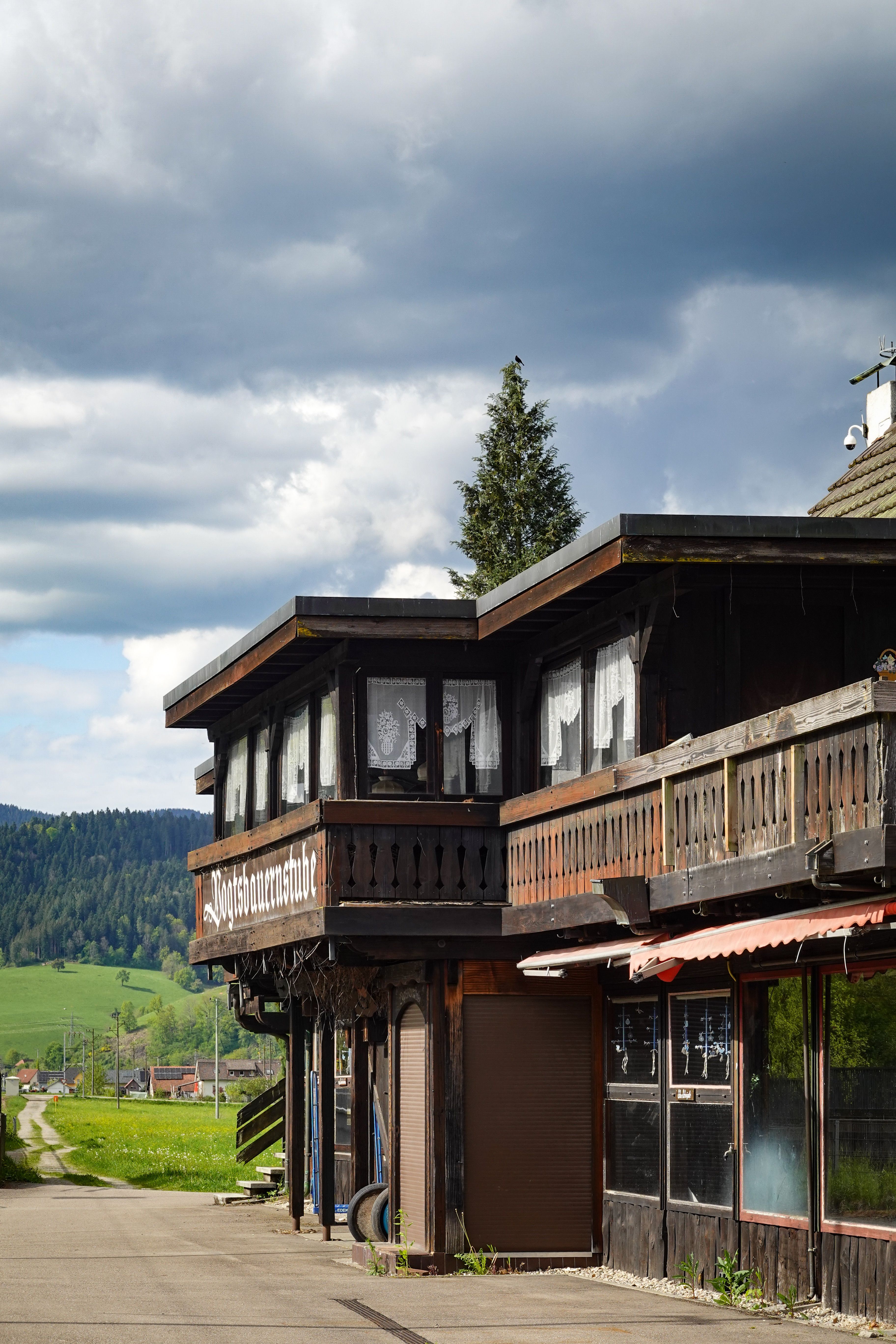 Charming Wooden Cabin in the Scenic Countryside · Free Stock Photo