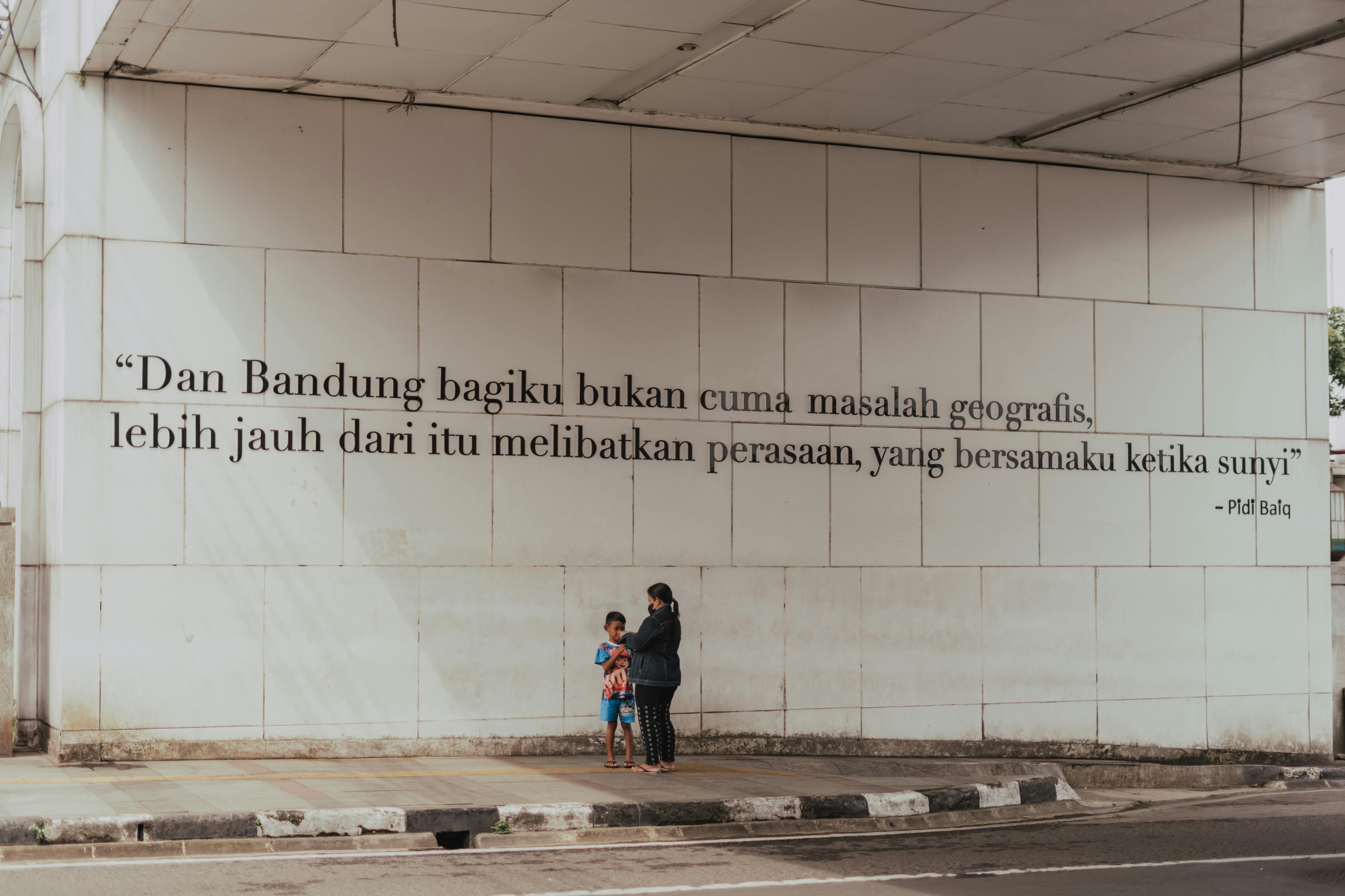 Street Scene in Bandung with Quotation Wall · Free Stock Photo