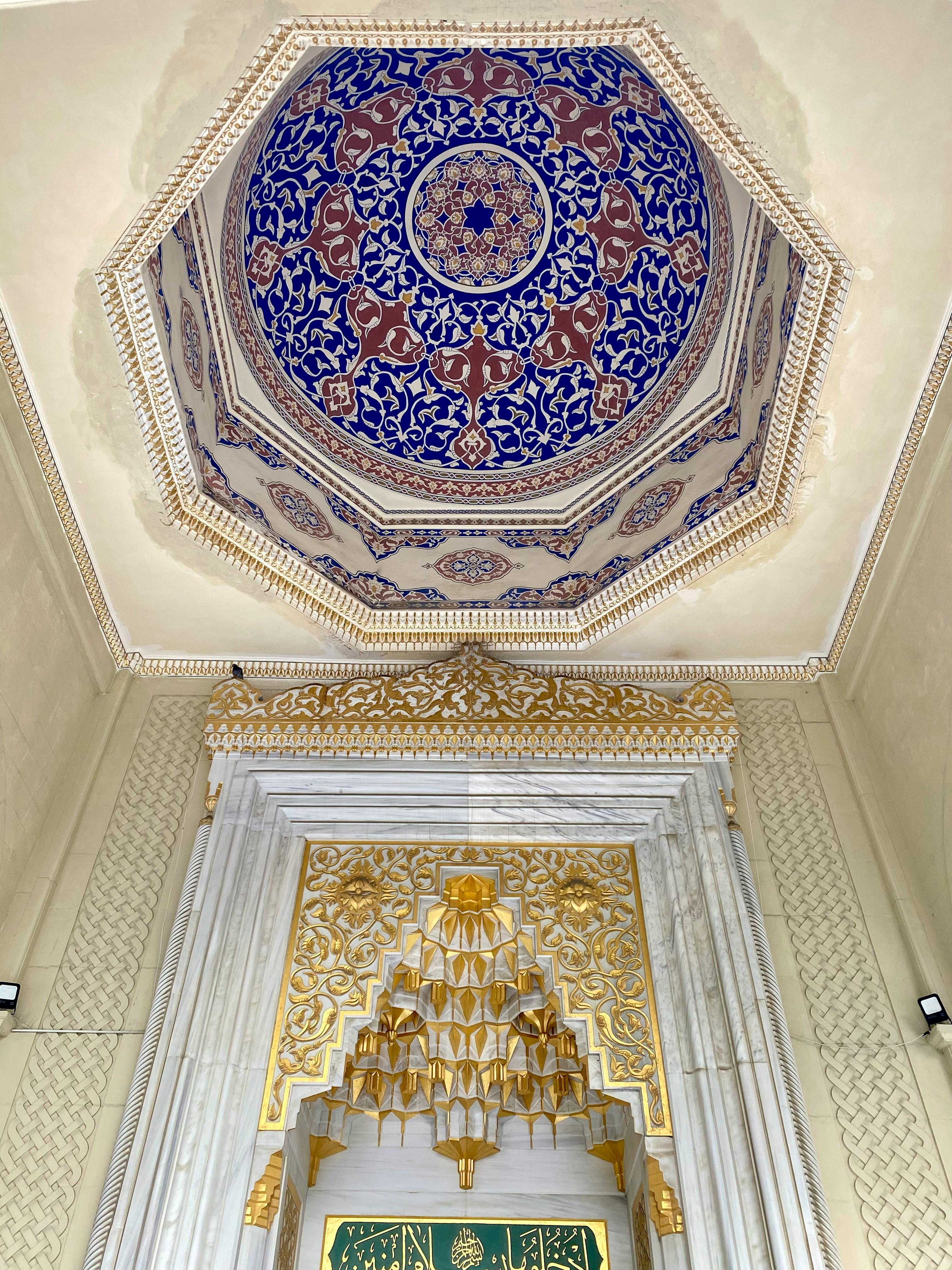 Ornate Islamic Architectural Ceiling Design · Free Stock Photo