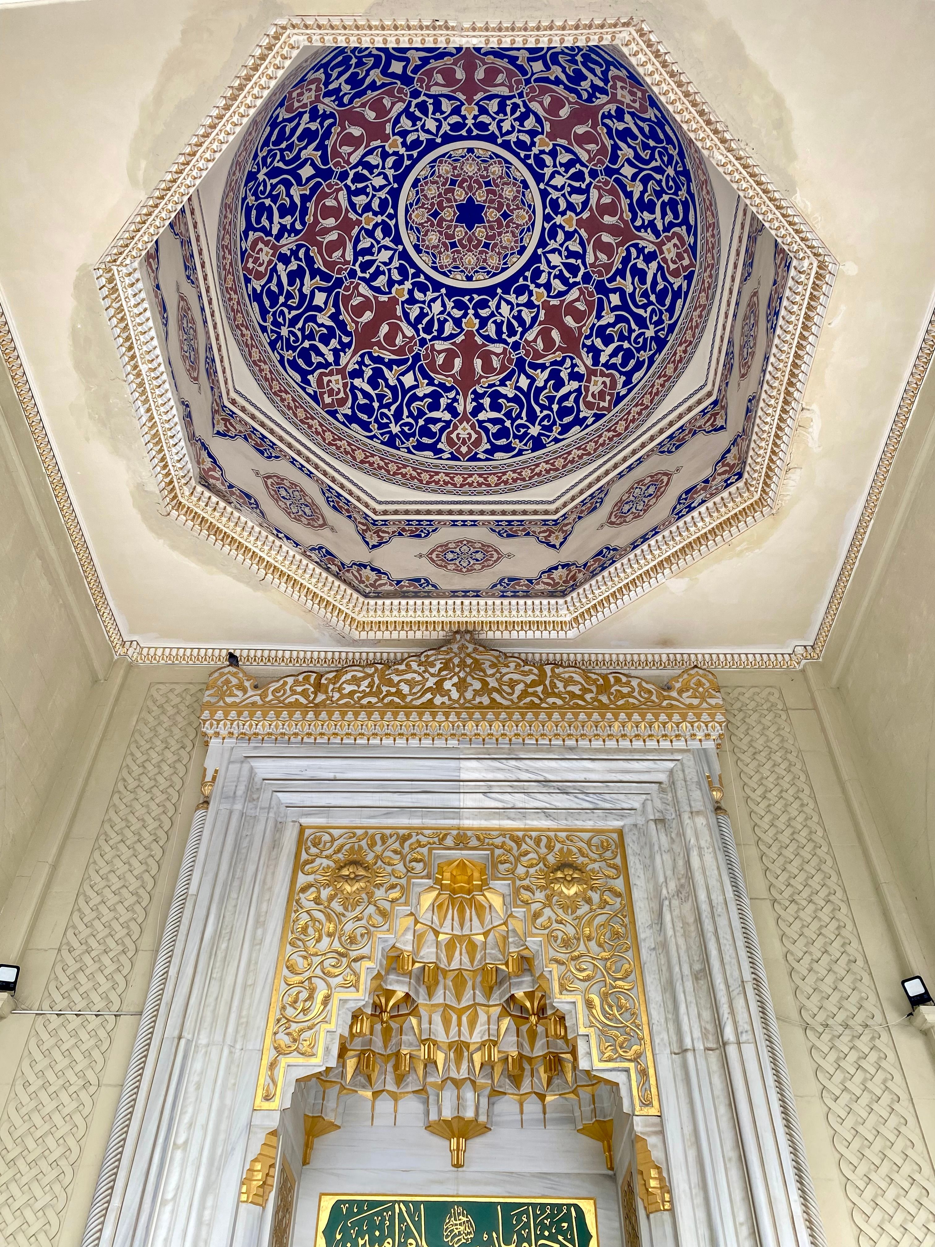 Ornate Islamic Architectural Ceiling Design · Free Stock Photo