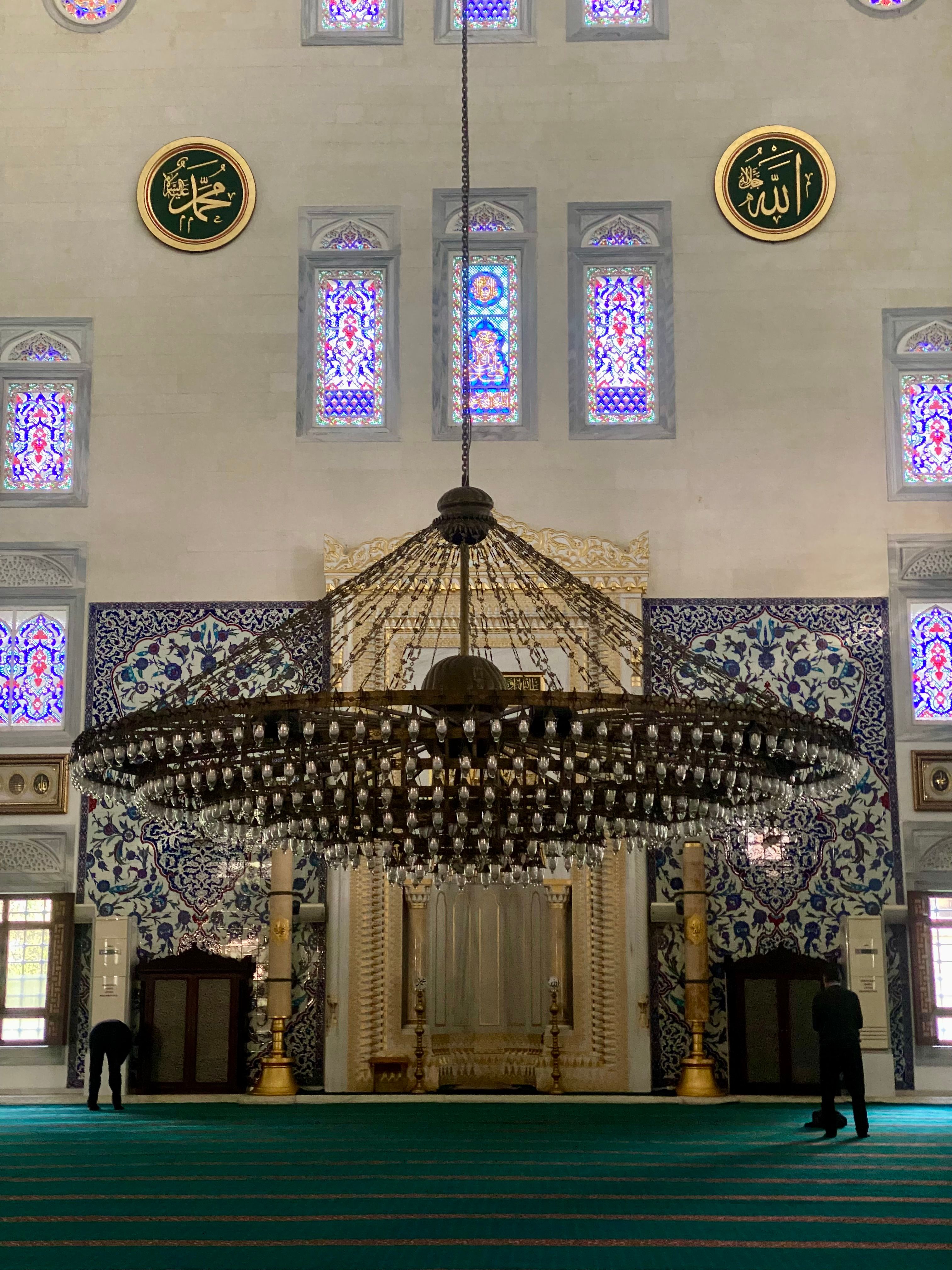 Grand Mosque Interior with Ornate Chandelier · Free Stock Photo