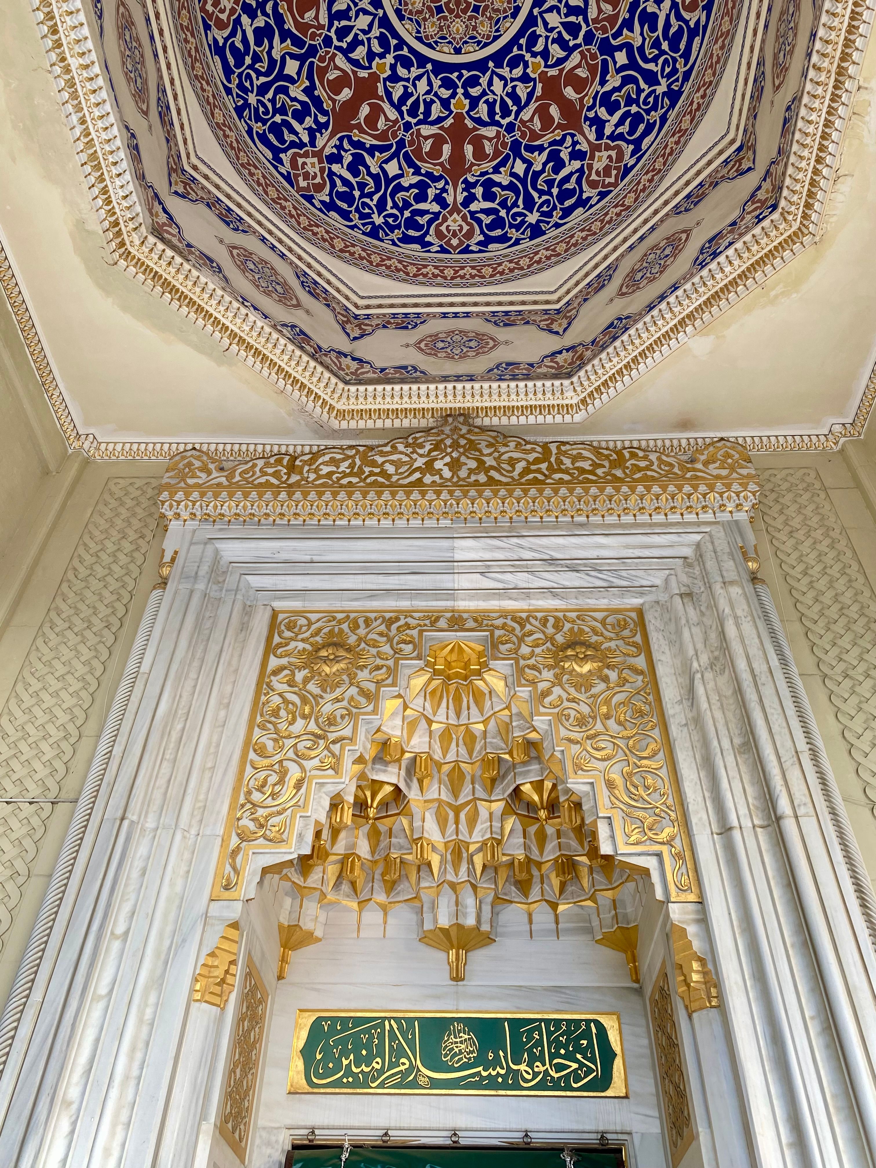 Intricate Mosque Ceiling with Islamic Patterns · Free Stock Photo