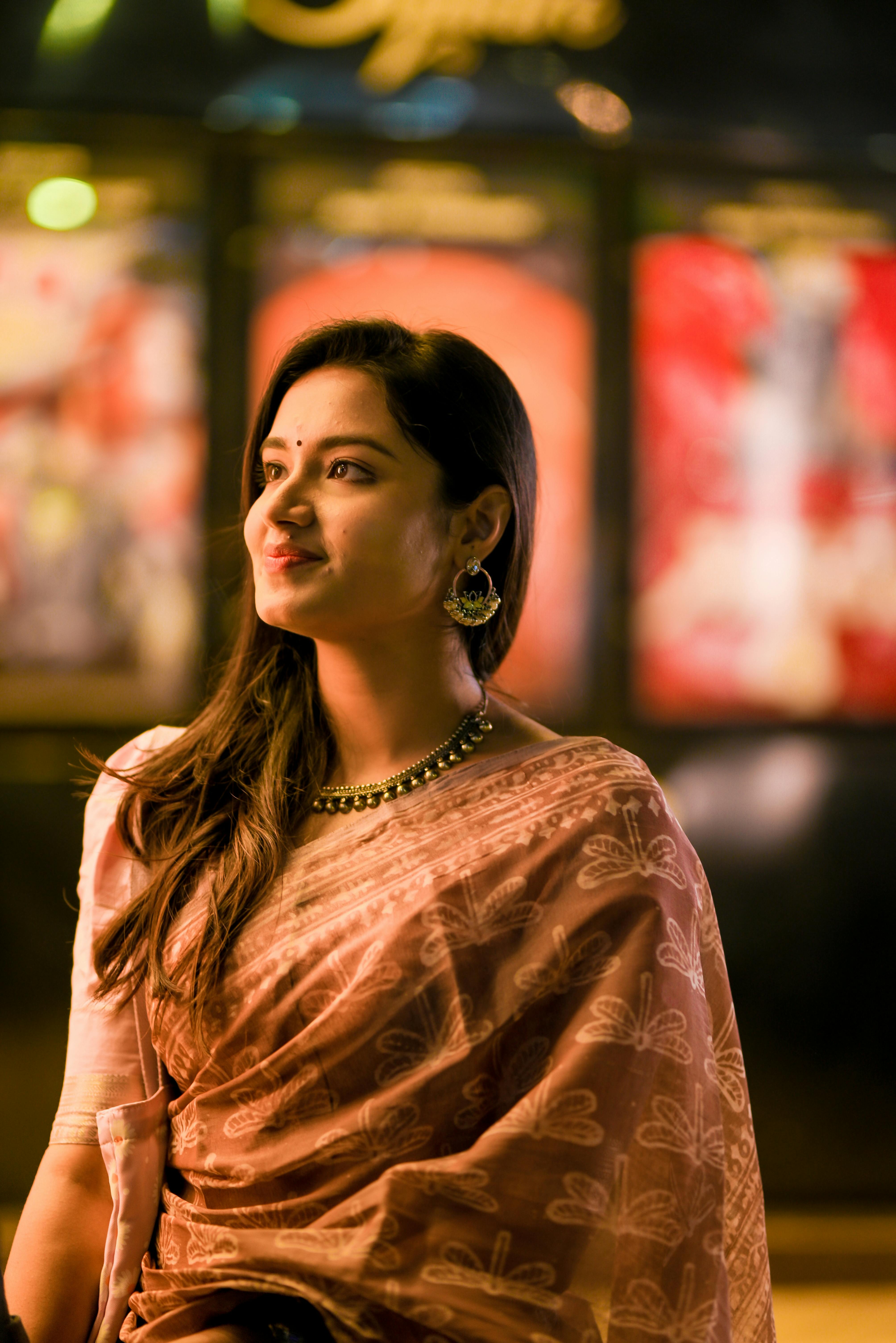 Beautiful Girls In Saree Photos, Download The BEST Free Beautiful Girls ...