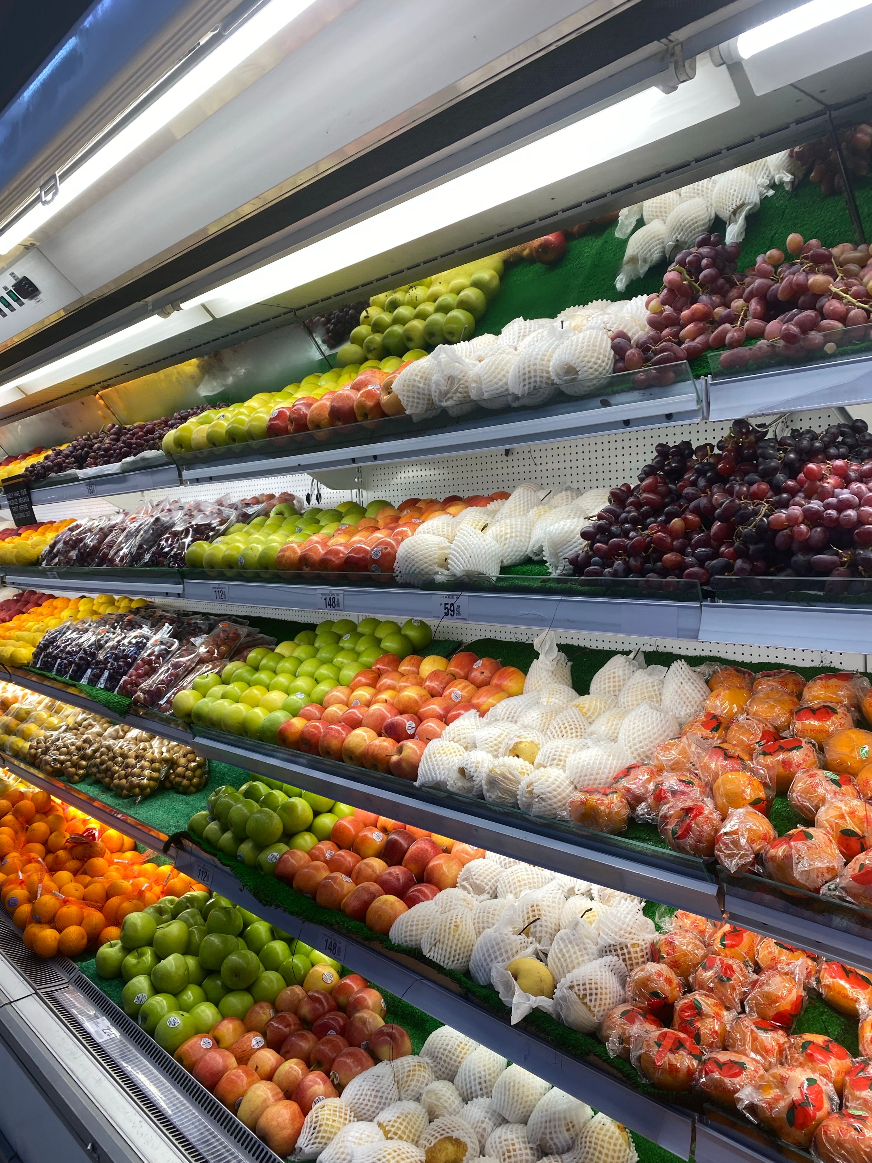 Colorful Fresh Fruit Display in Grocery Store · Free Stock Photo