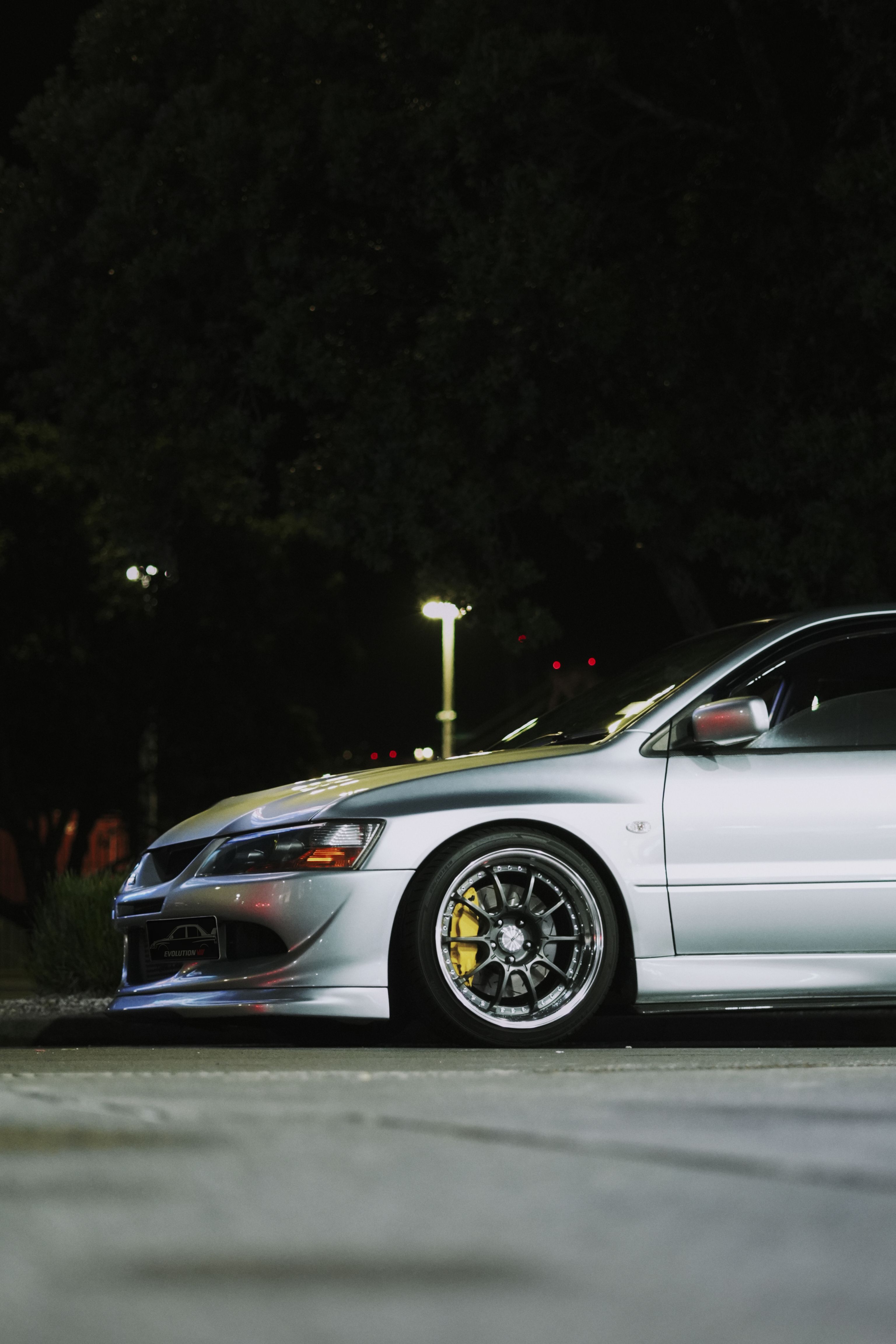 Sleek Silver Car with Custom Rims at Night · Free Stock Photo