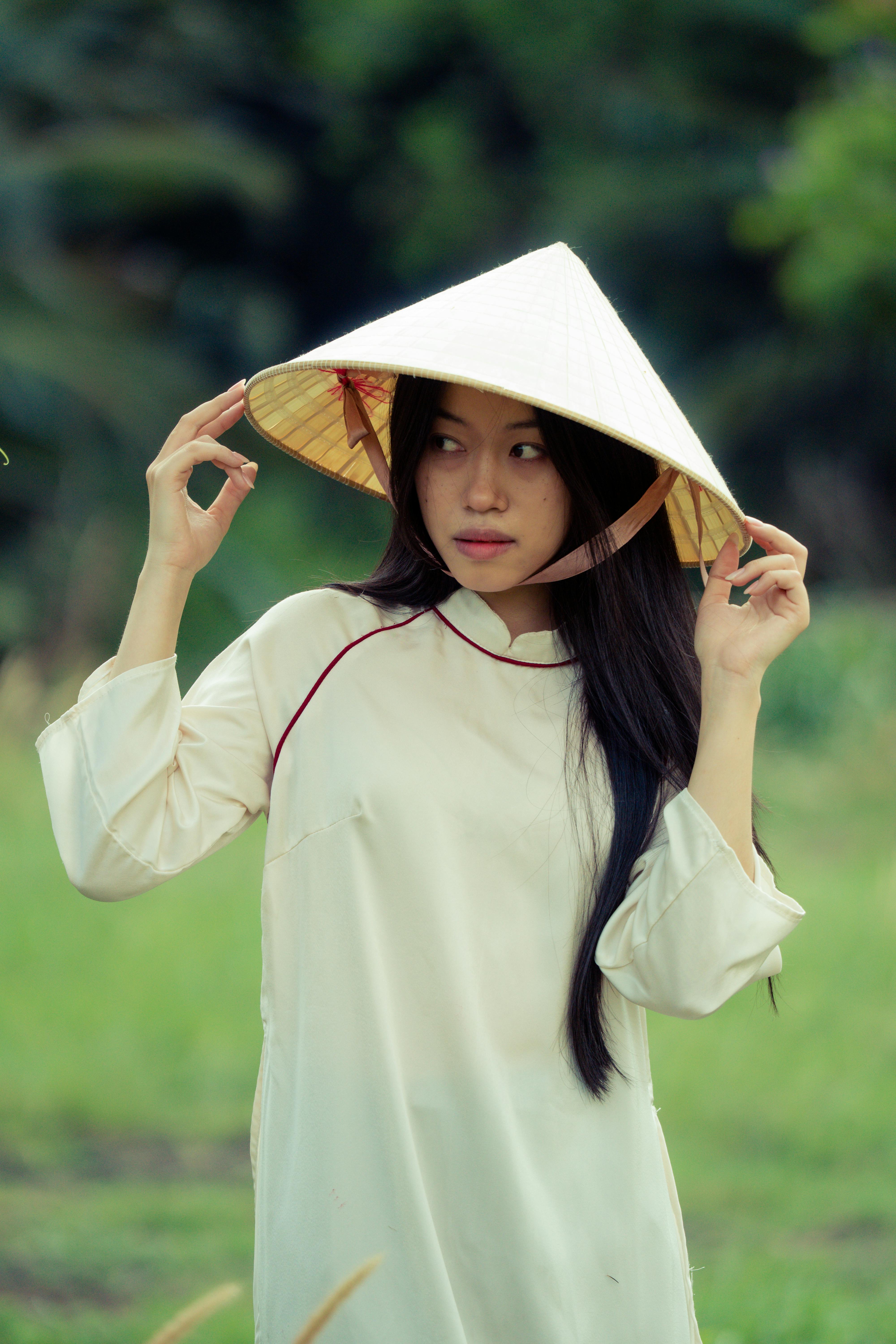 Serene Portrait of Woman in Traditional Vietnamese Hat · Free Stock Photo